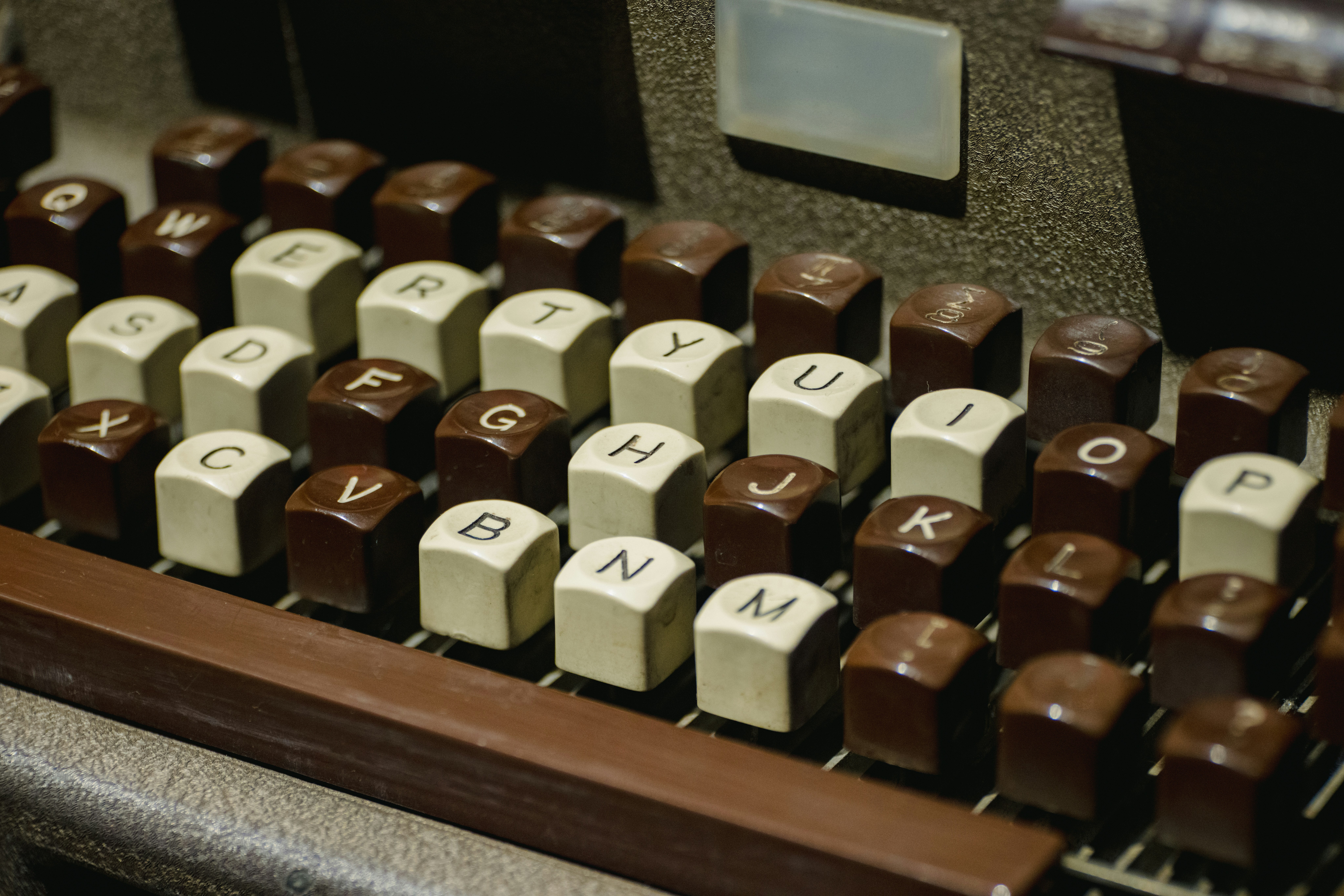 A close up of an old fashioned computer keyboard photo – Free Computer ...