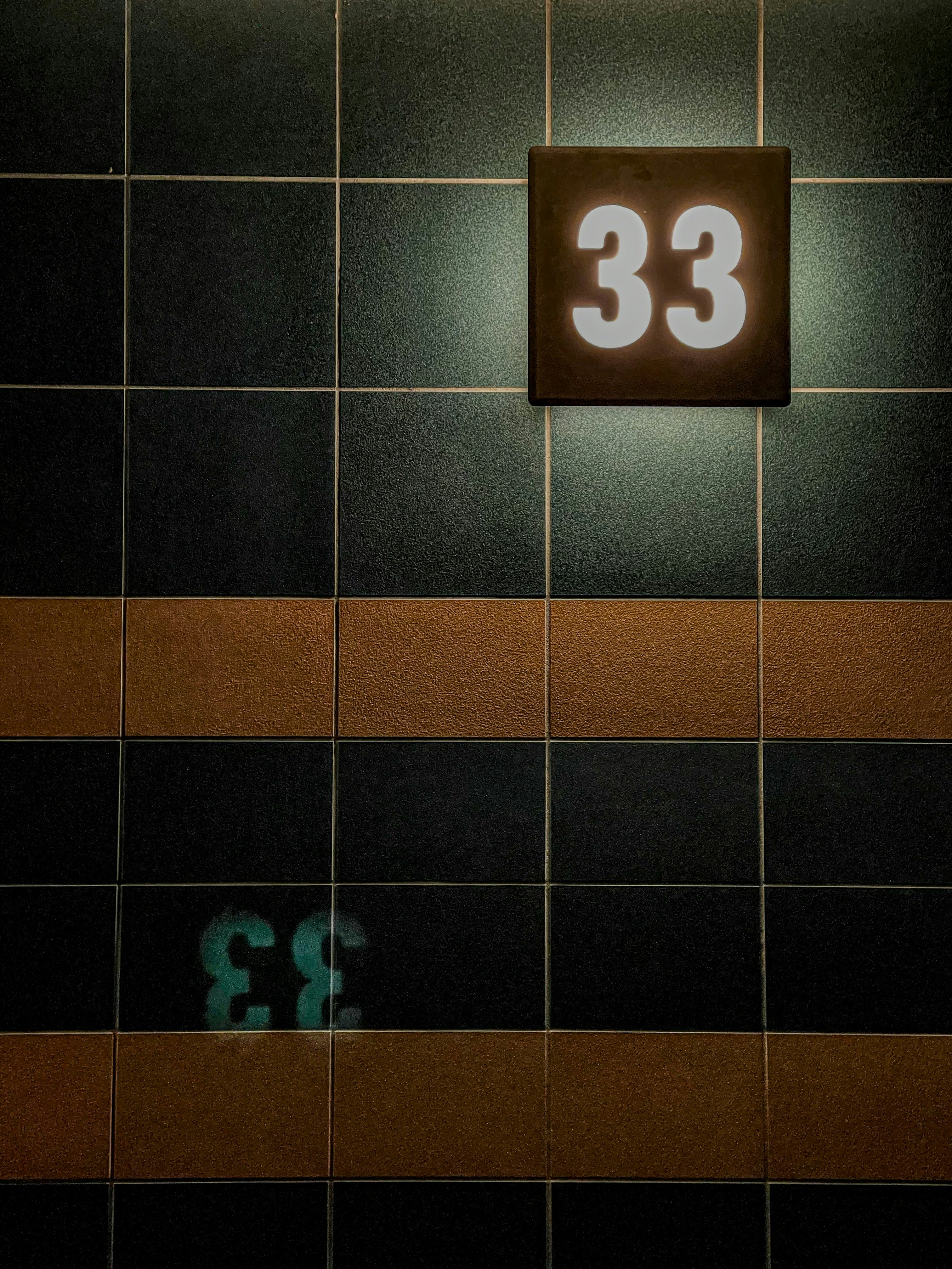 Illuminated 33 Tile Marker
