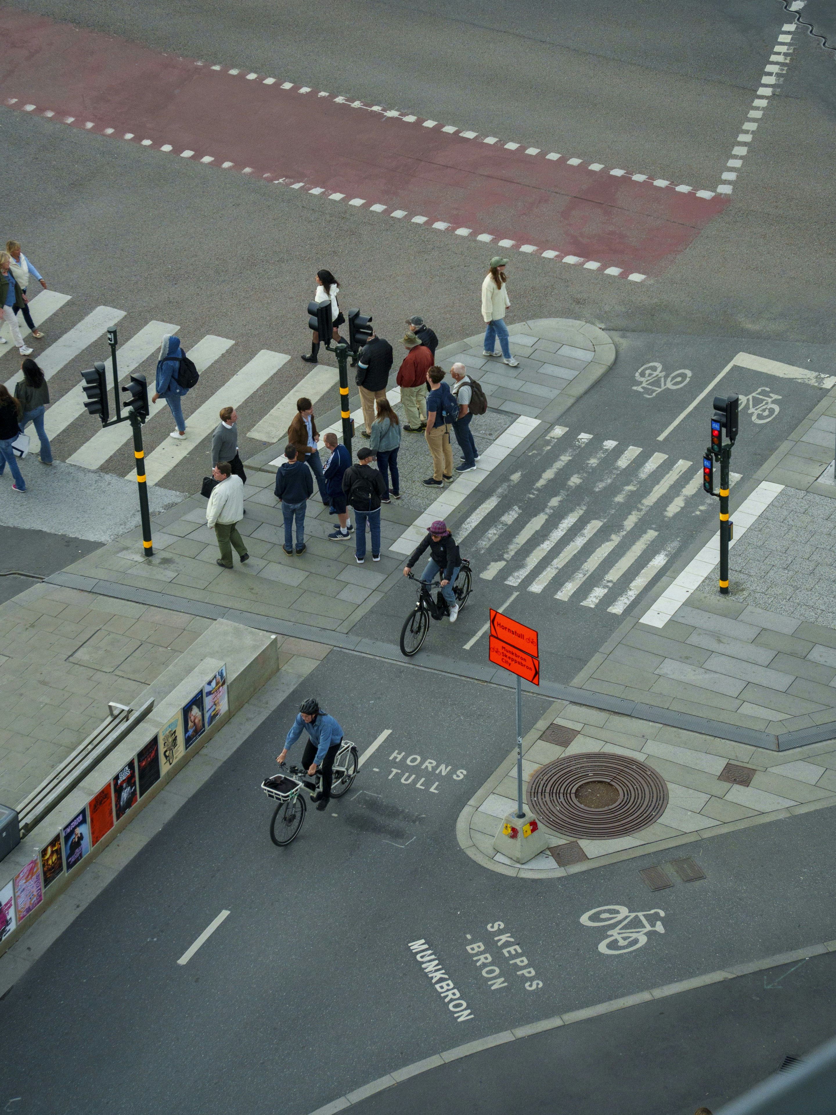 A group of people crossing a street at an intersection photo – Free ...