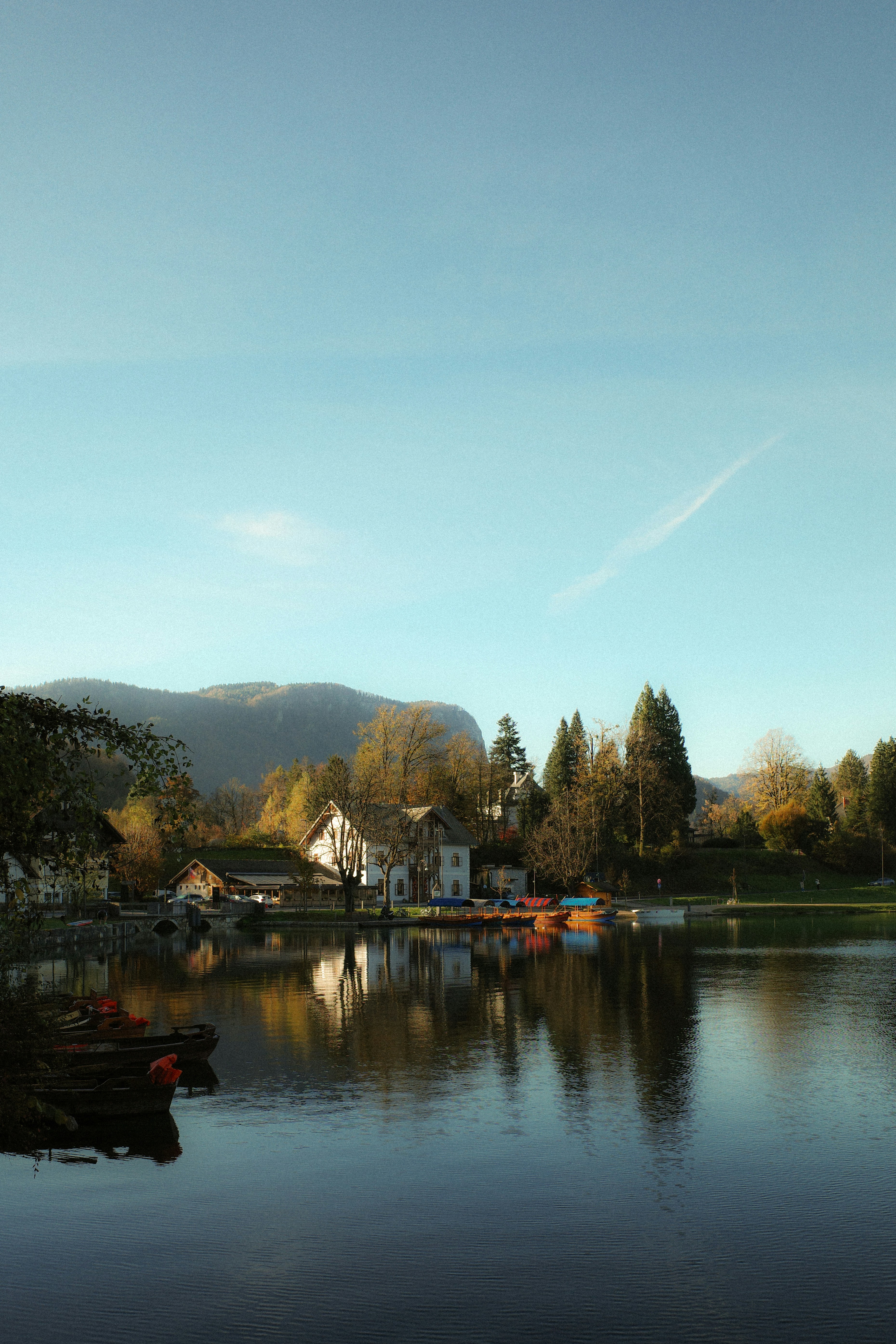 Reflections of Tranquility: A Lakeside Retreat