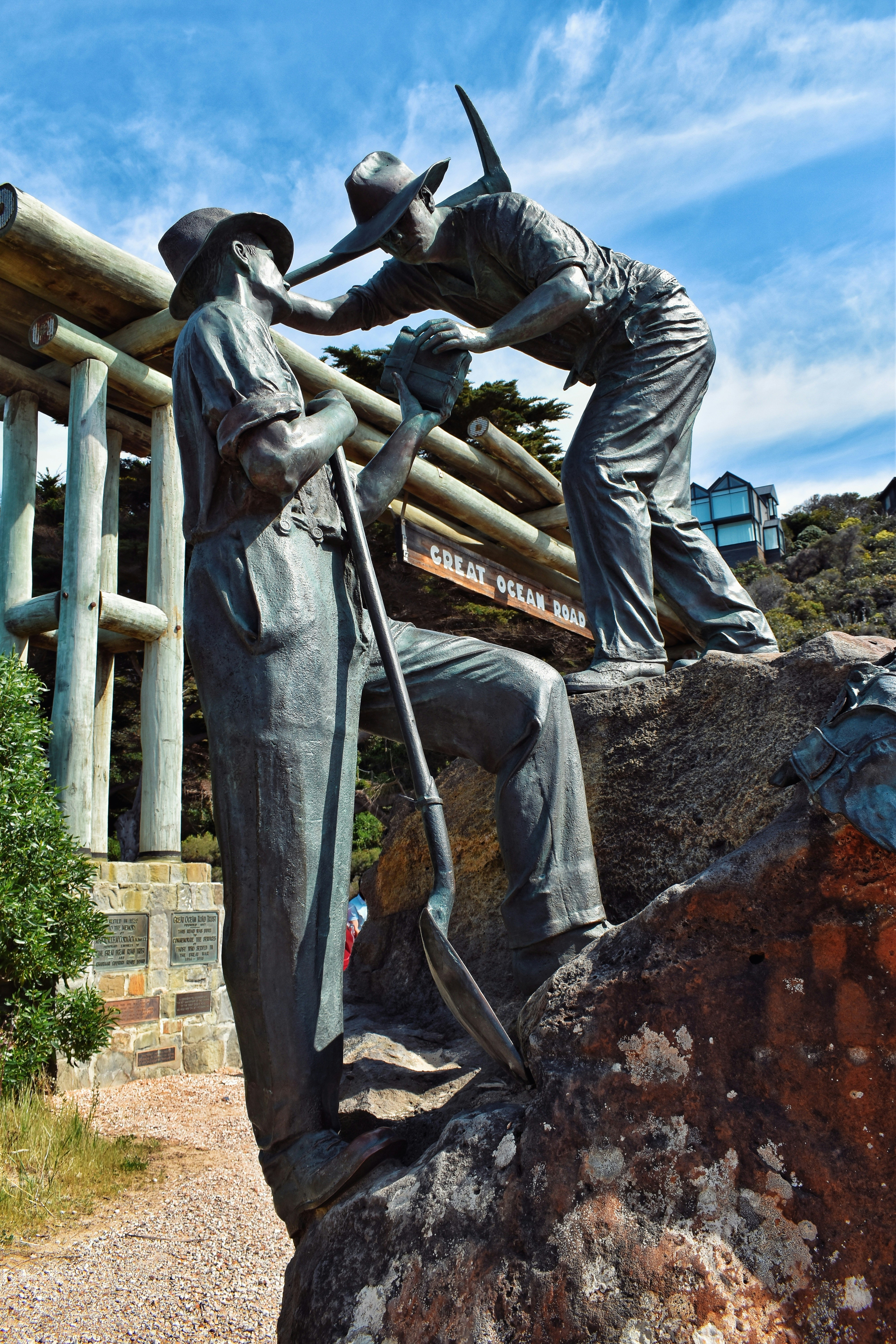 A statue of two men fighting over a pipe photo – Free Great ocean road ...