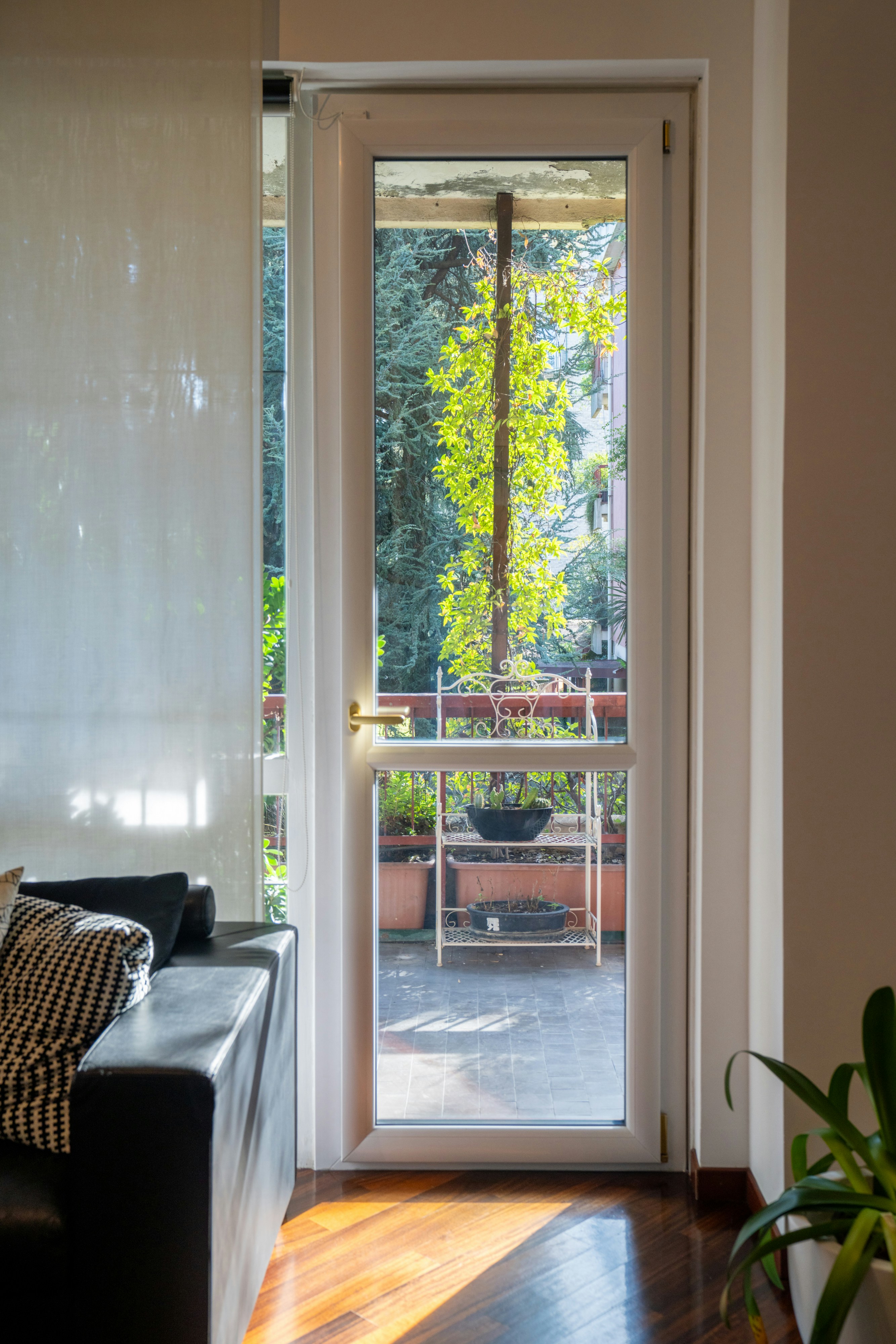 A living room with a couch and a sliding glass door photo – Free Milano ...