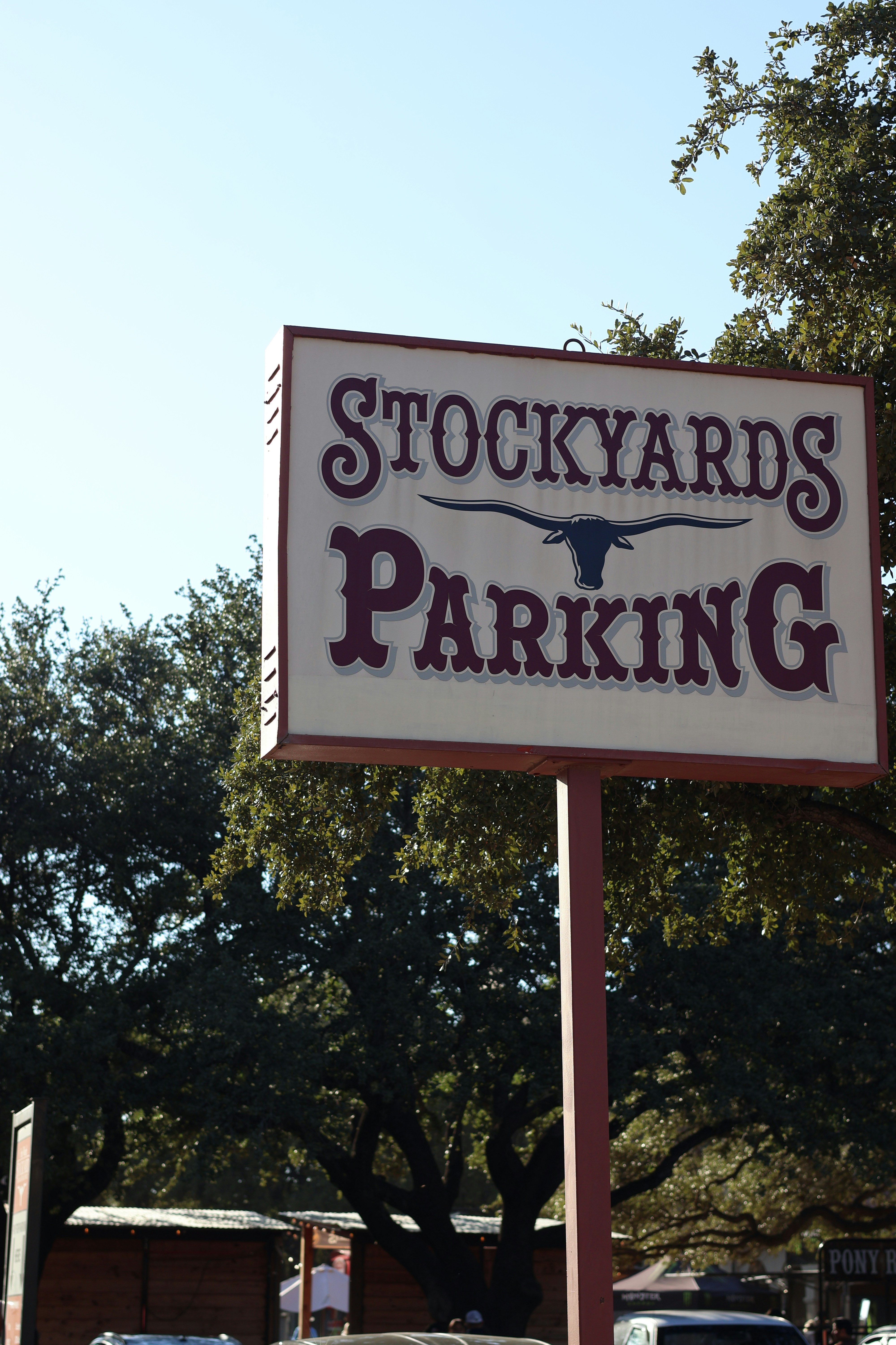Signage Spotlight: Stockyards Parking in Broad Daylight