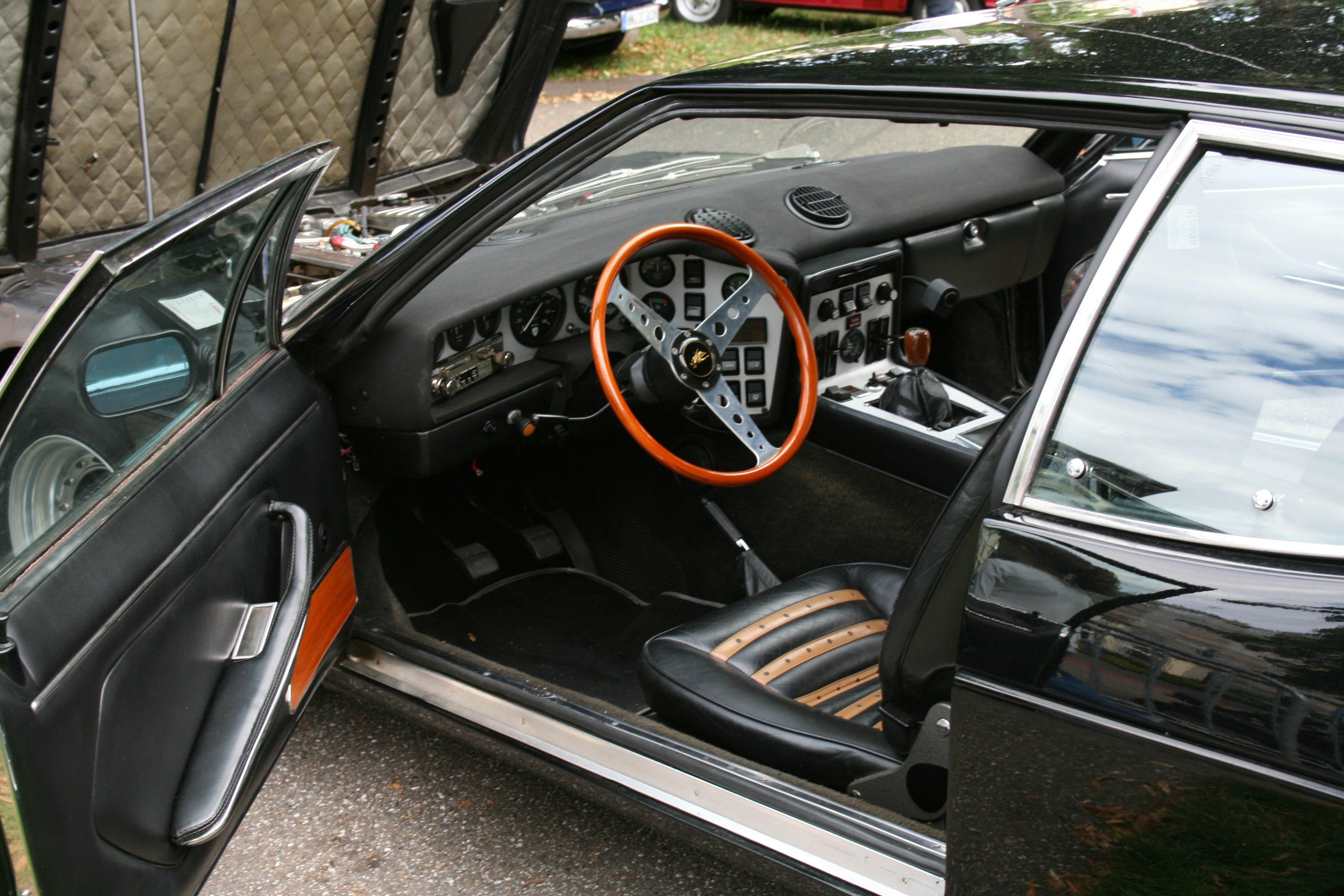 Vintage Elegance: Red Accented Interior