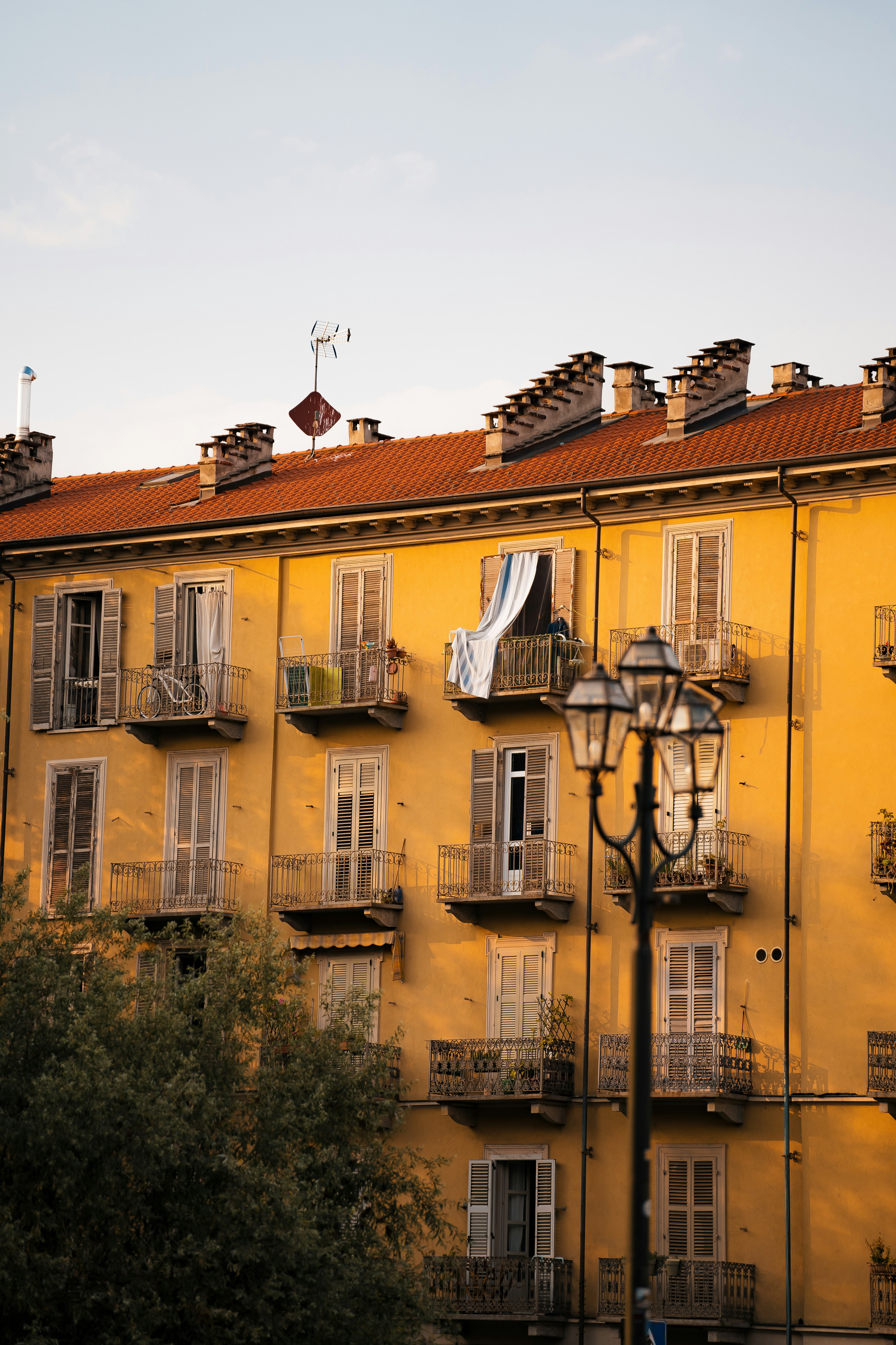 A tall yellow building with lots of windows photo – Free Turín Image on ...