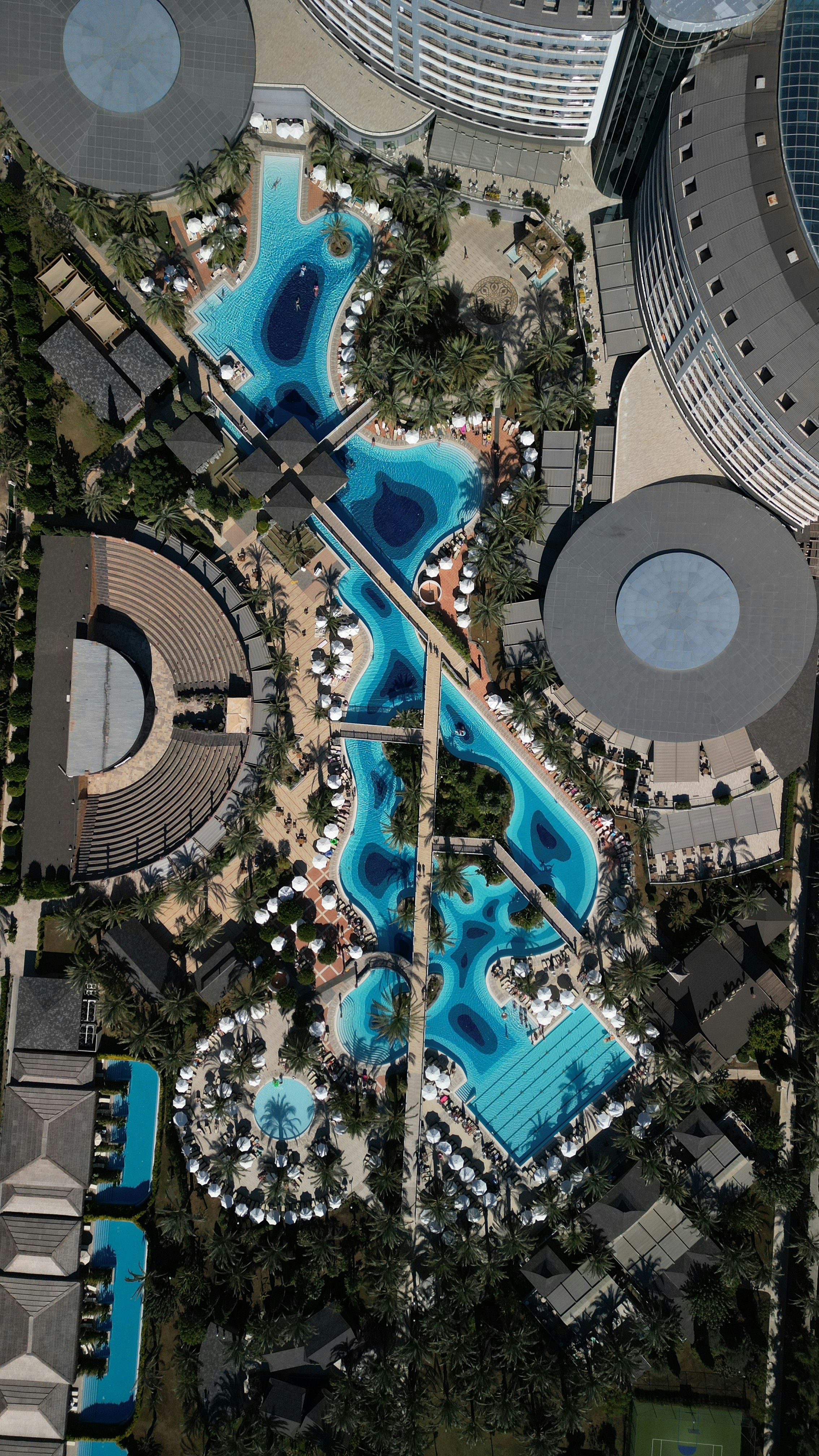 An aerial view of a city with a pool photo – Free Hotel Image on Unsplash