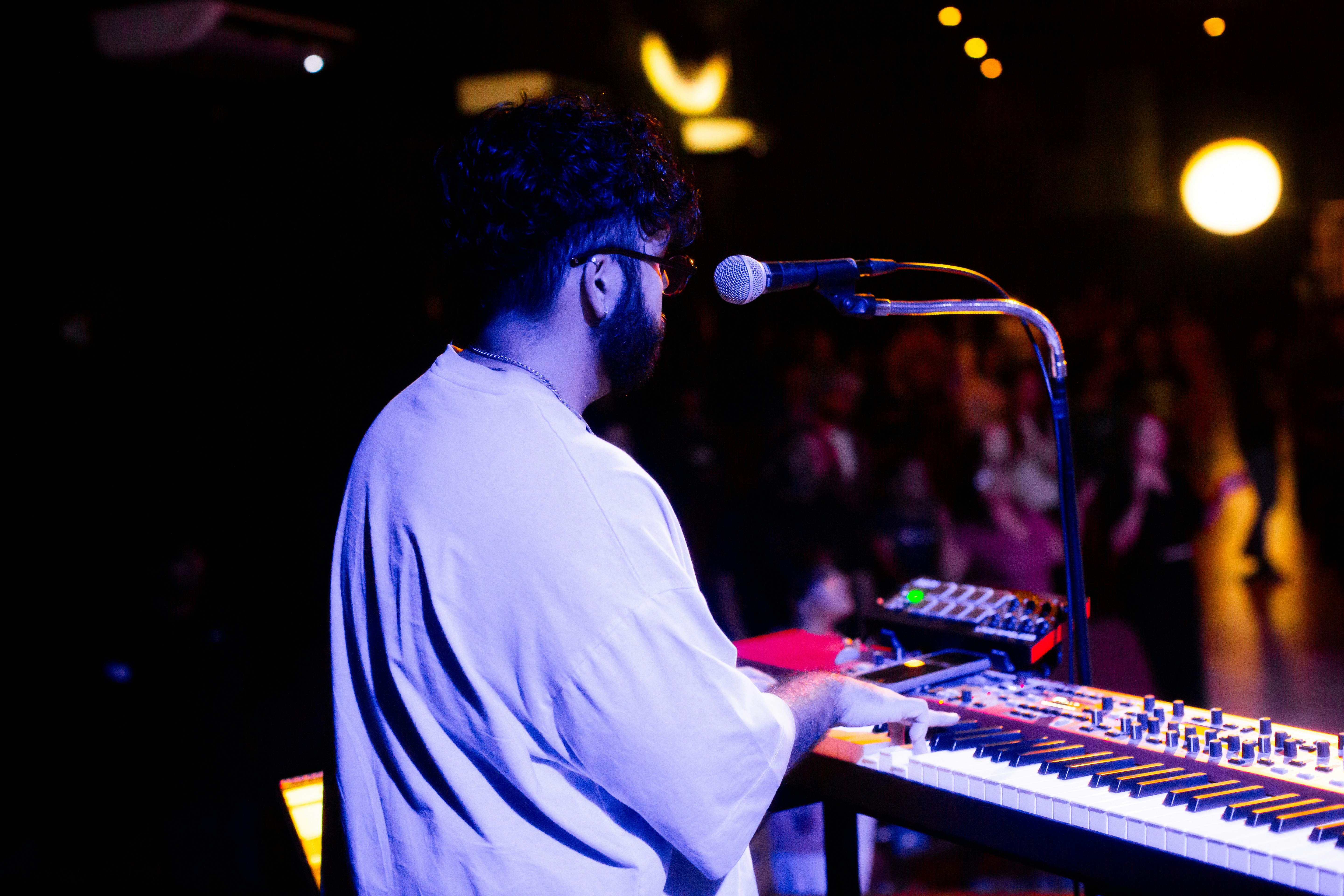 A man standing in front of a keyboard photo – Free Performer Image on ...