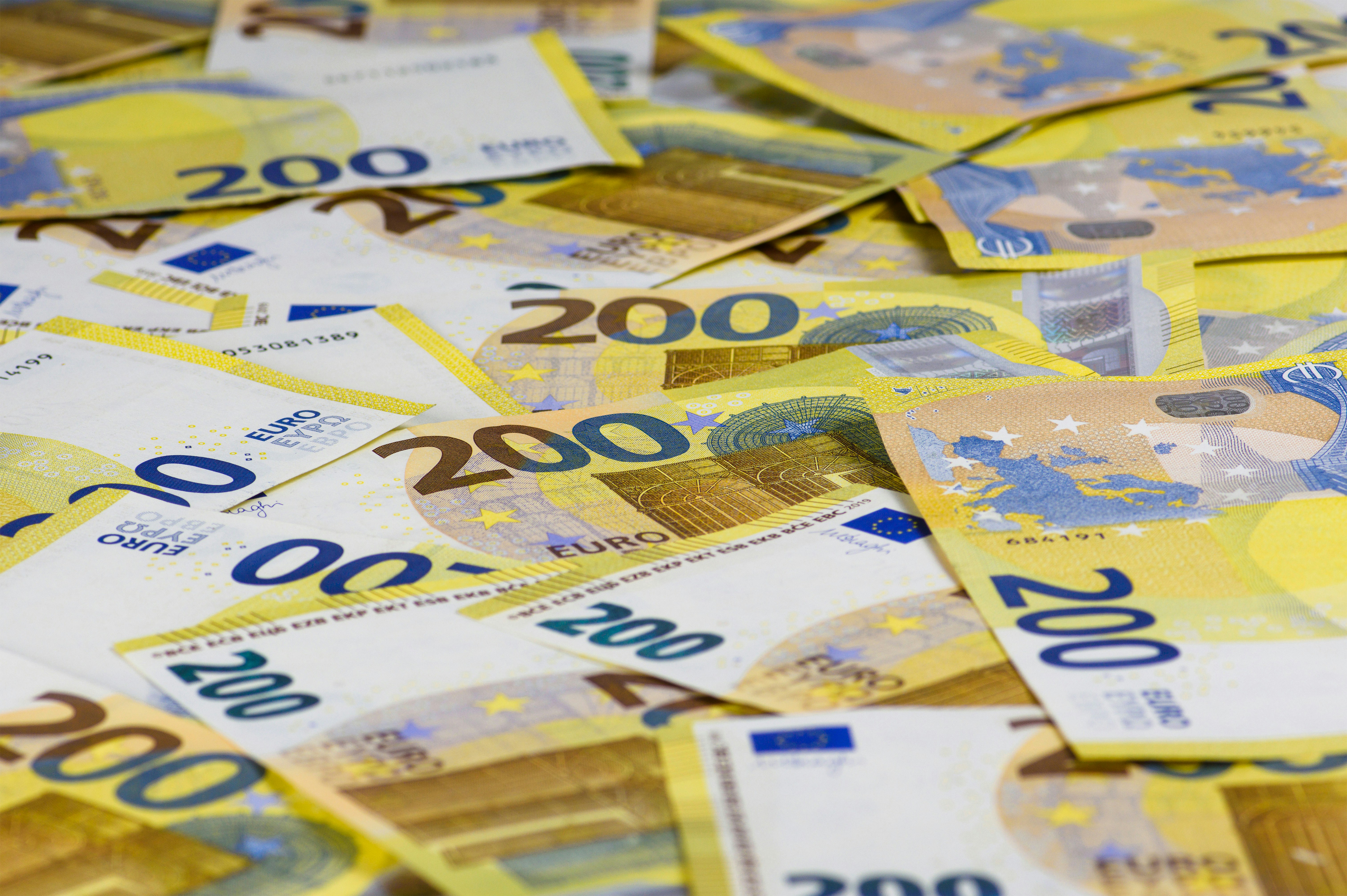 Ein Stapel Zwanzig-Euro-Scheine Foto – Kostenloses Bild zum Thema Euro ...