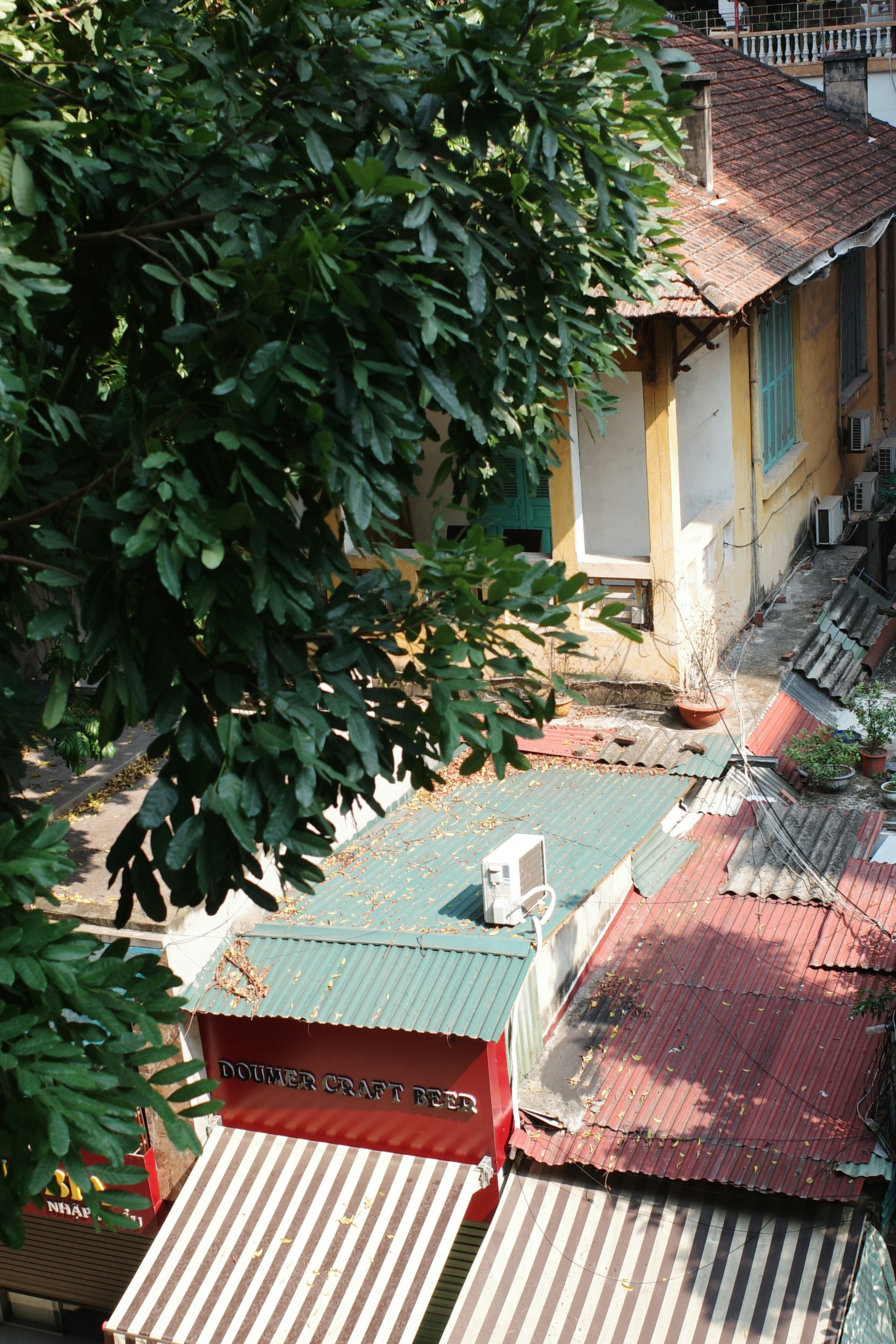 A bird's eye view of rooftops and buildings photo – Free City Image on ...