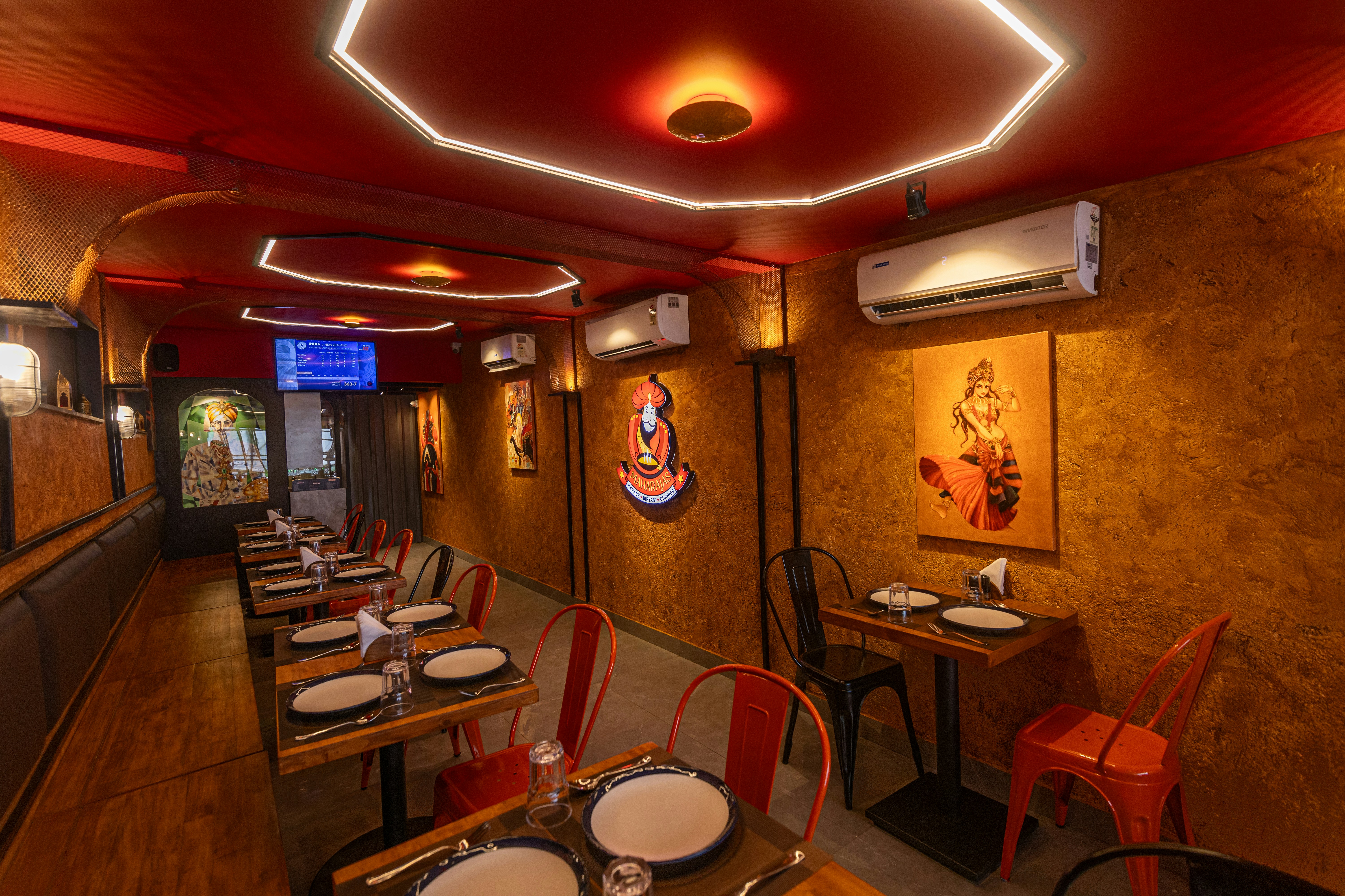 A restaurant with tables and chairs and a television photo – Free ...