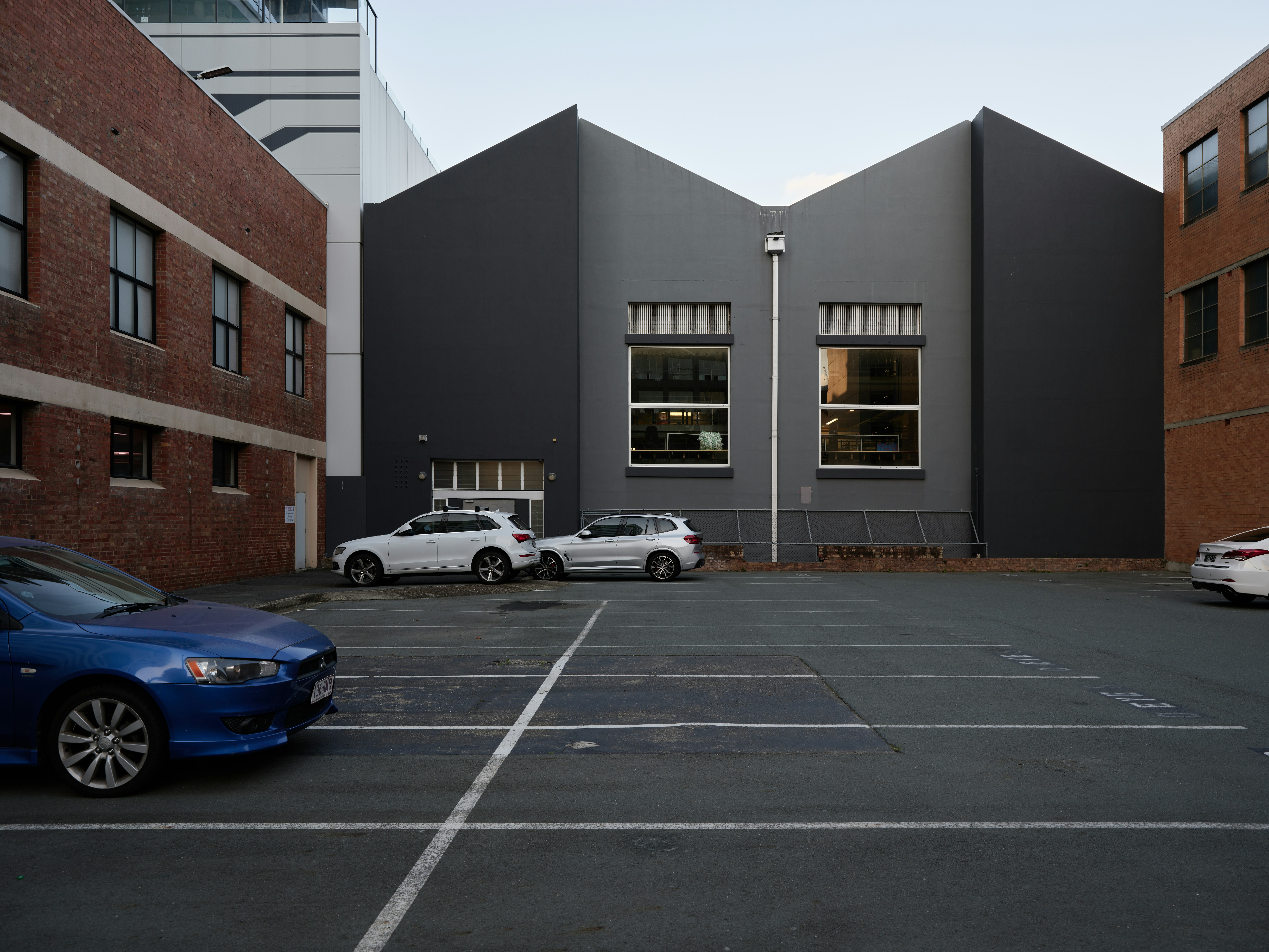 Urban Stage: The Dark Central Facade Framed by Boxes