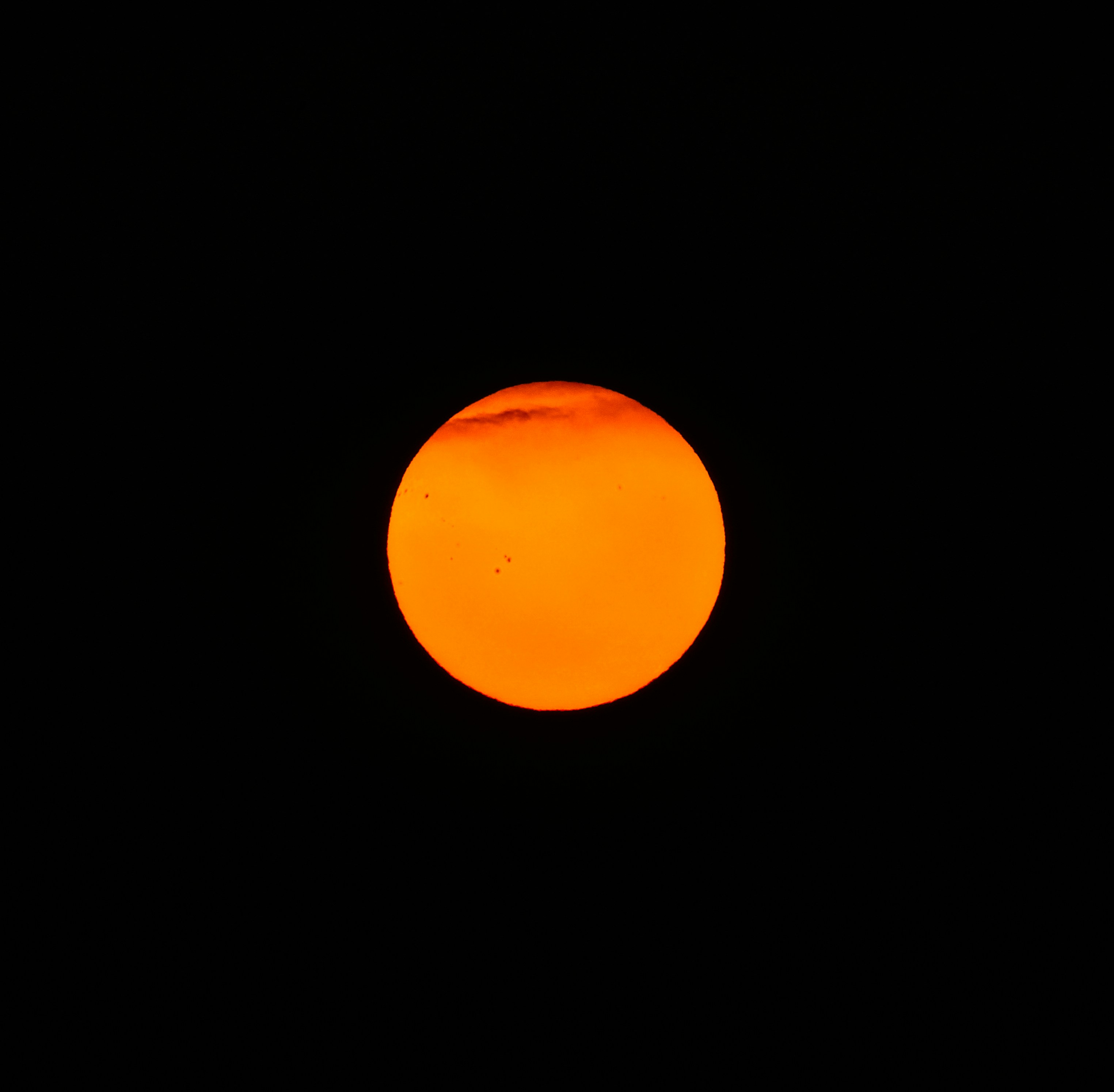 A bright orange ball in the dark sky photo – Free Moon Image on Unsplash