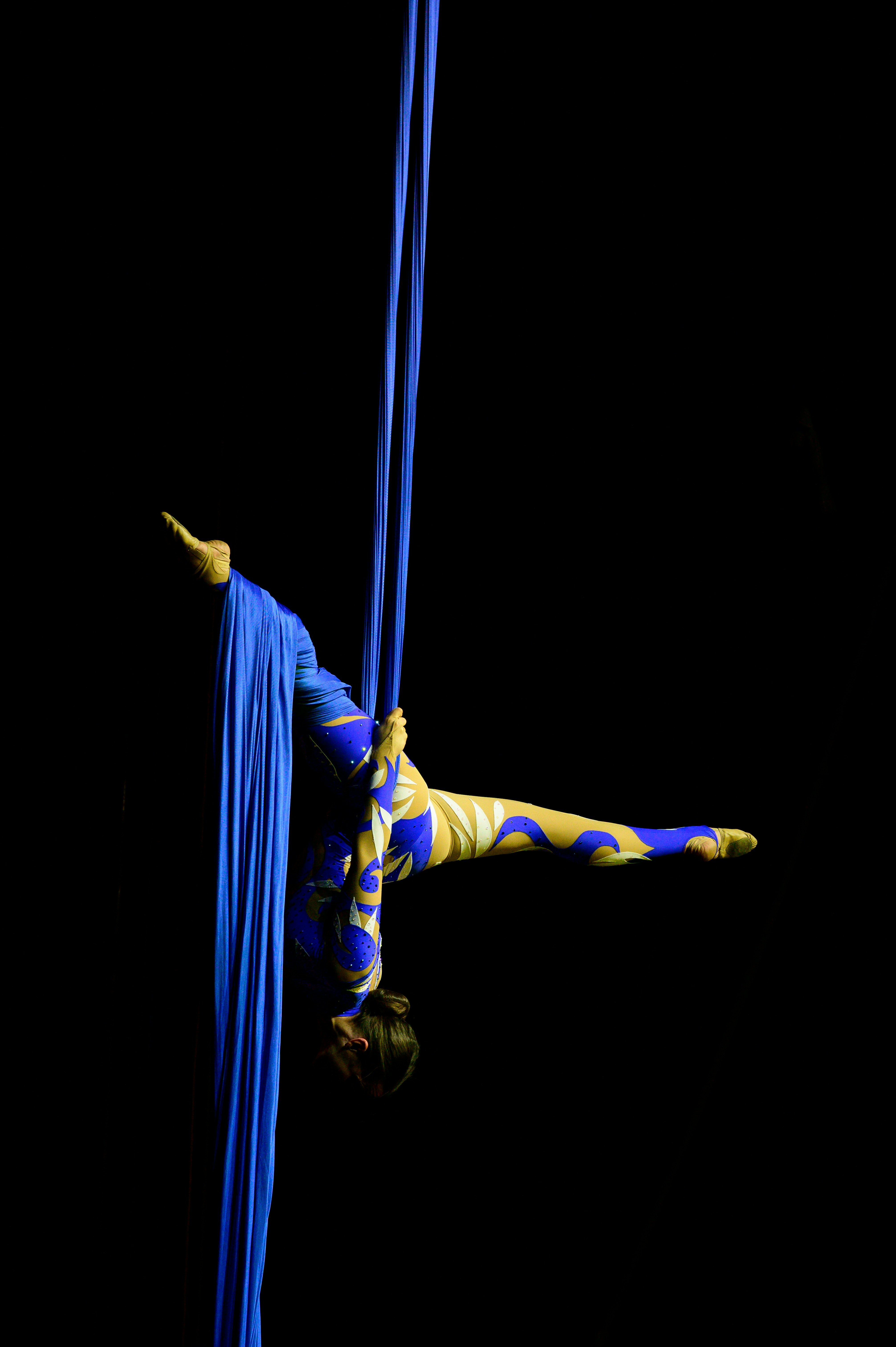 A woman is doing aerial acrobatic tricks on a pole photo – Free Do ...