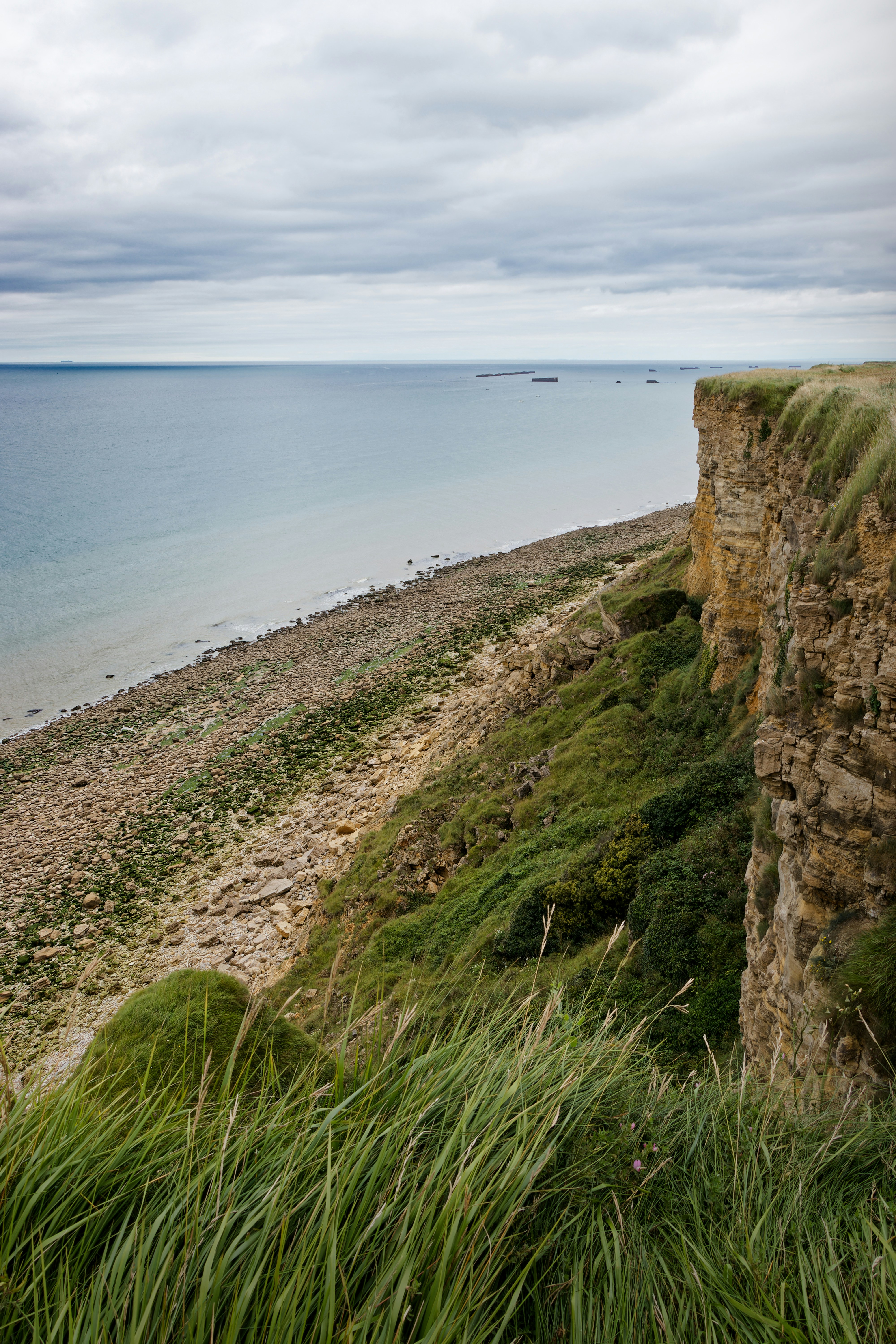 A view of the ocean from a cliff photo – Free Beach Image on Unsplash