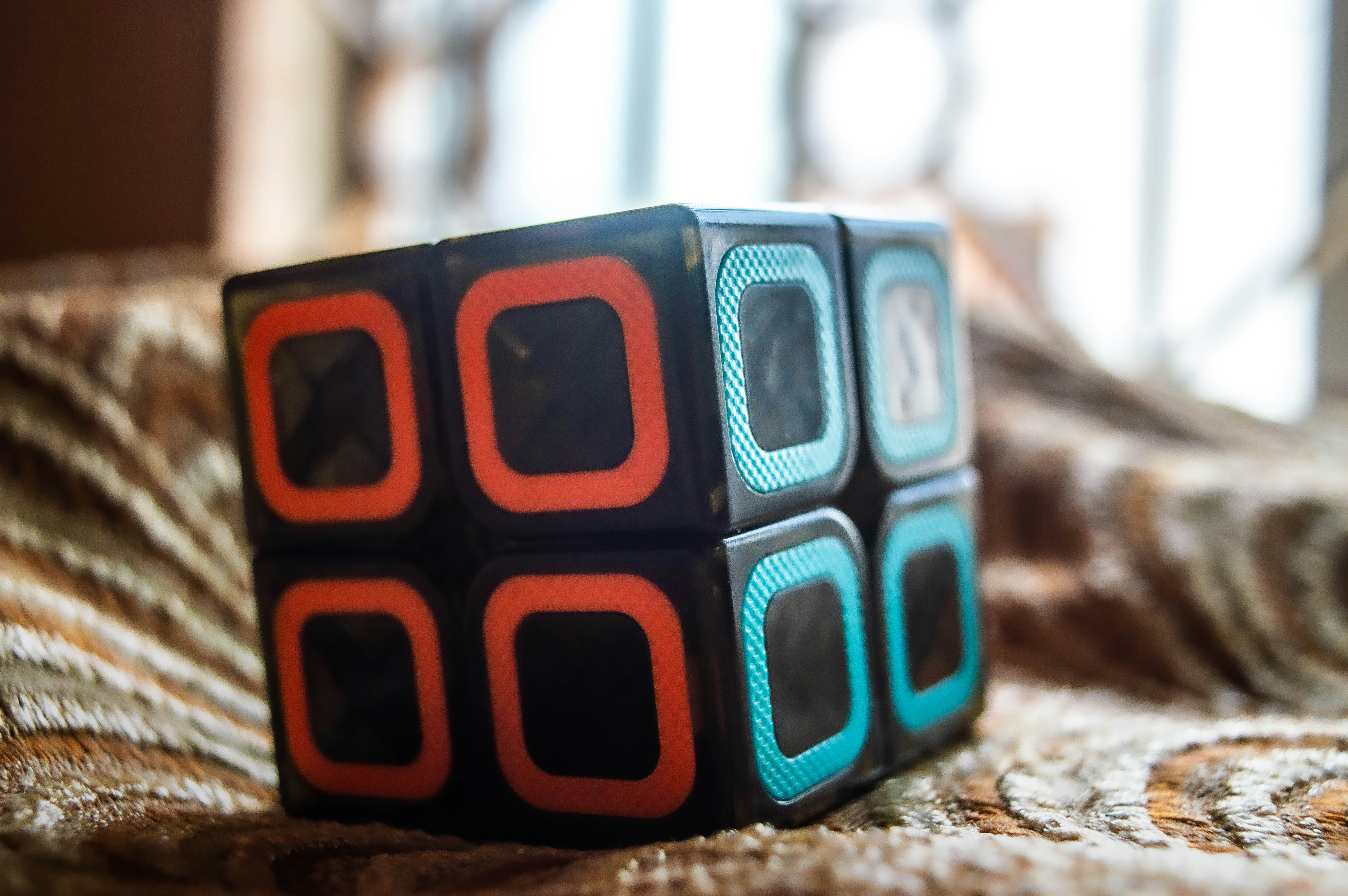 Colorful Puzzle: A Game of Shapes and Strategy