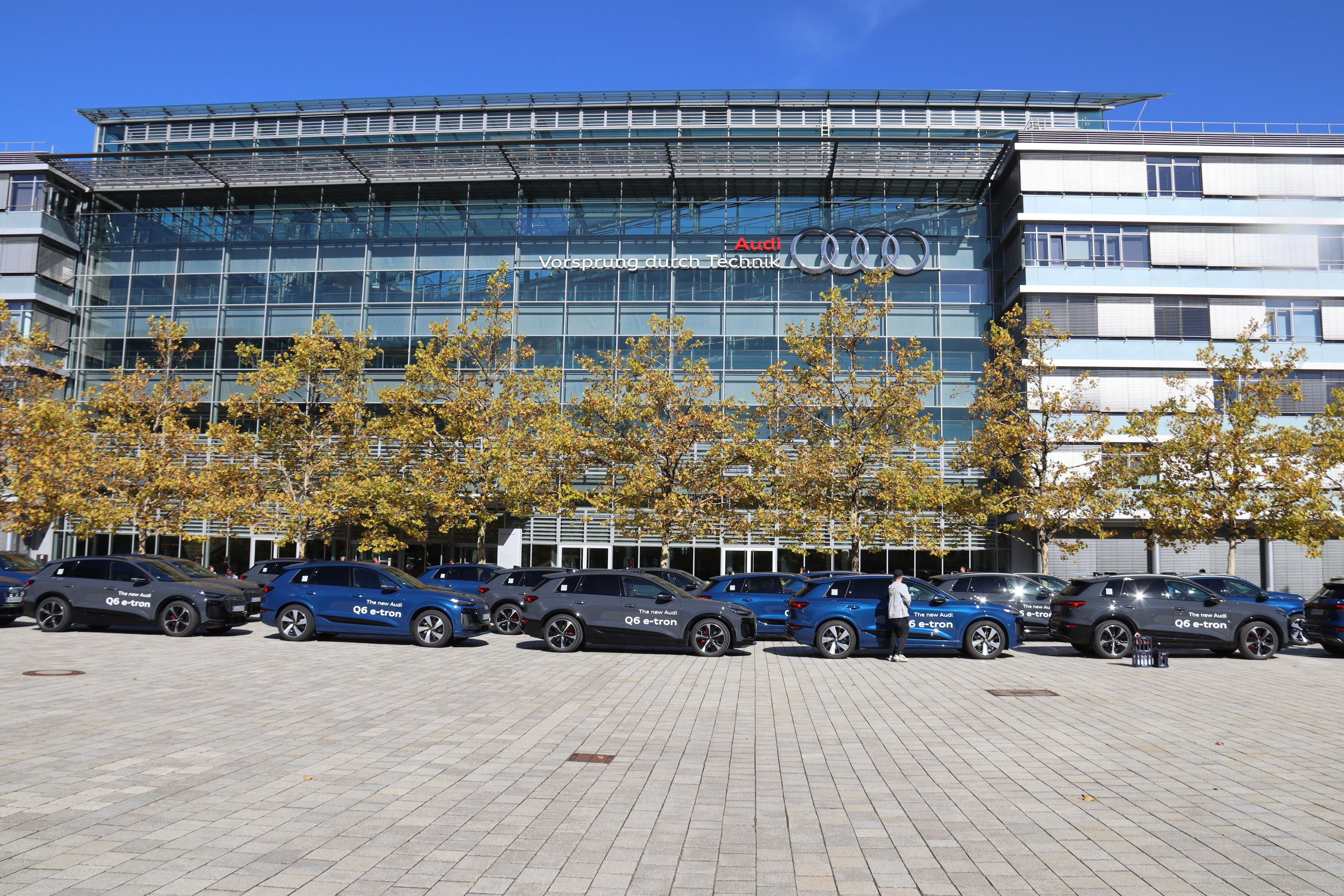 A large building with cars parked in front of it photo – Free Audi ...