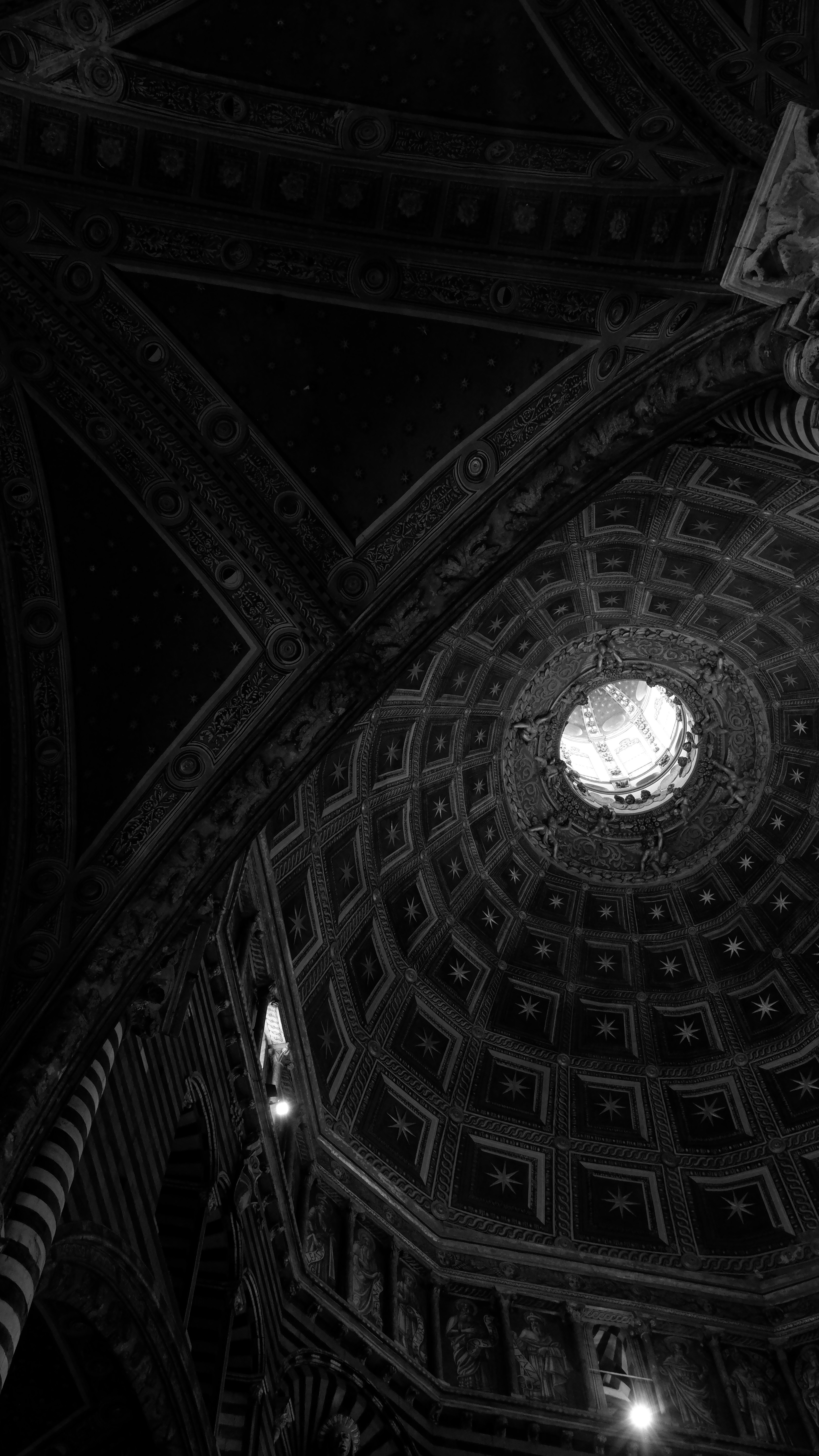 Oculus in a Velvet Dome: Spiral Geometry of Marble and Light