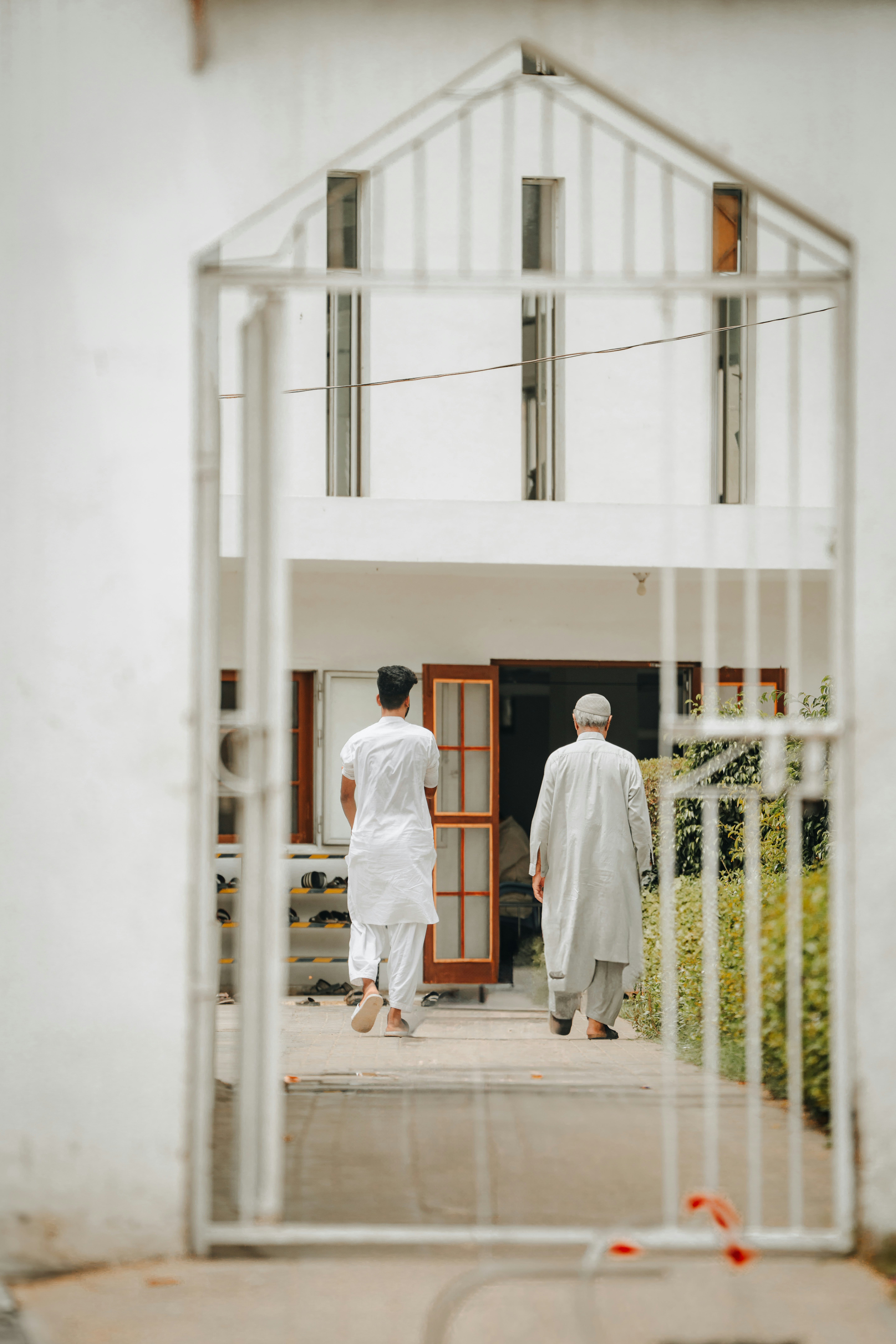 Gatekeepers of a Quiet Path