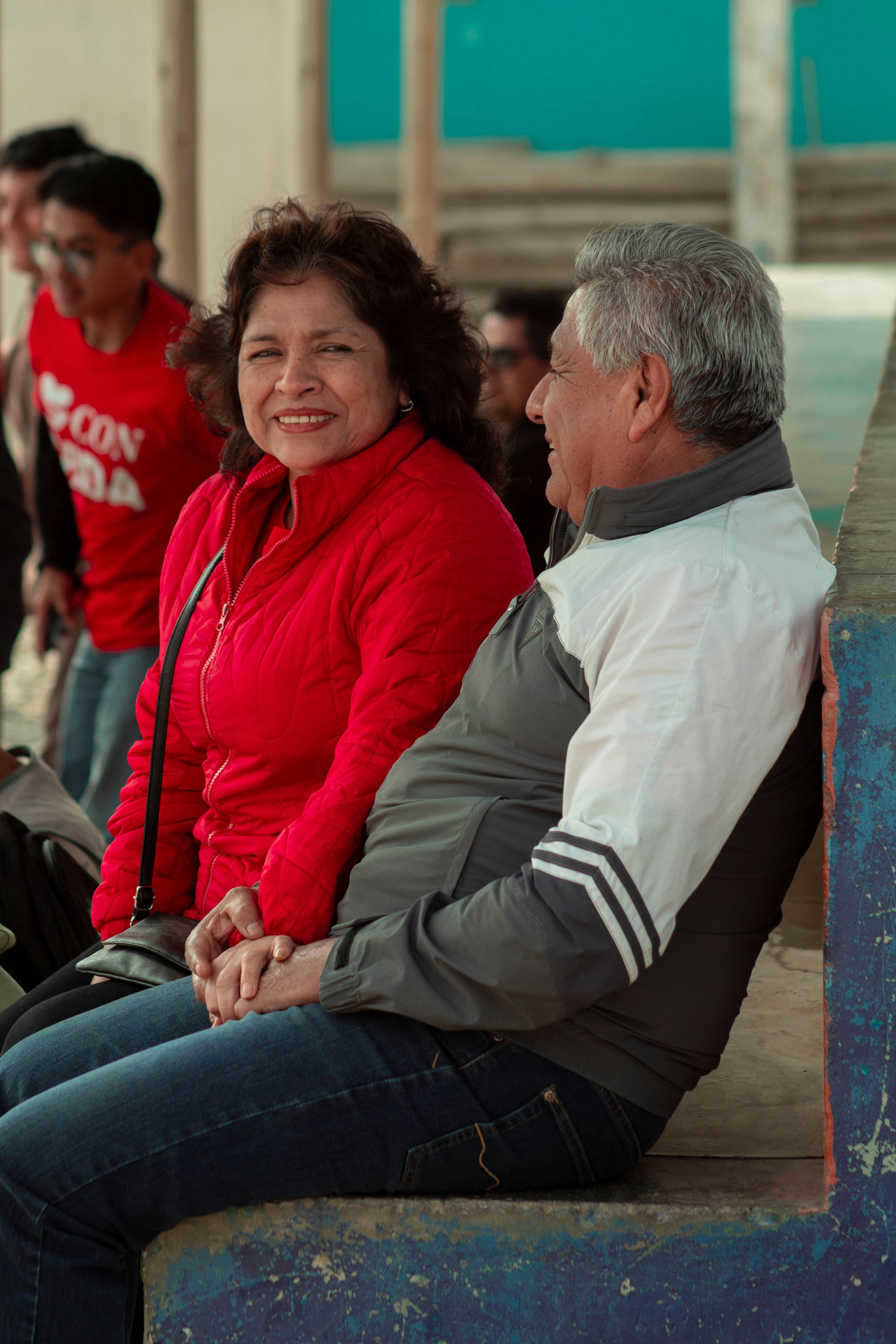A group of people sitting next to each other photo – Free Portrait ...