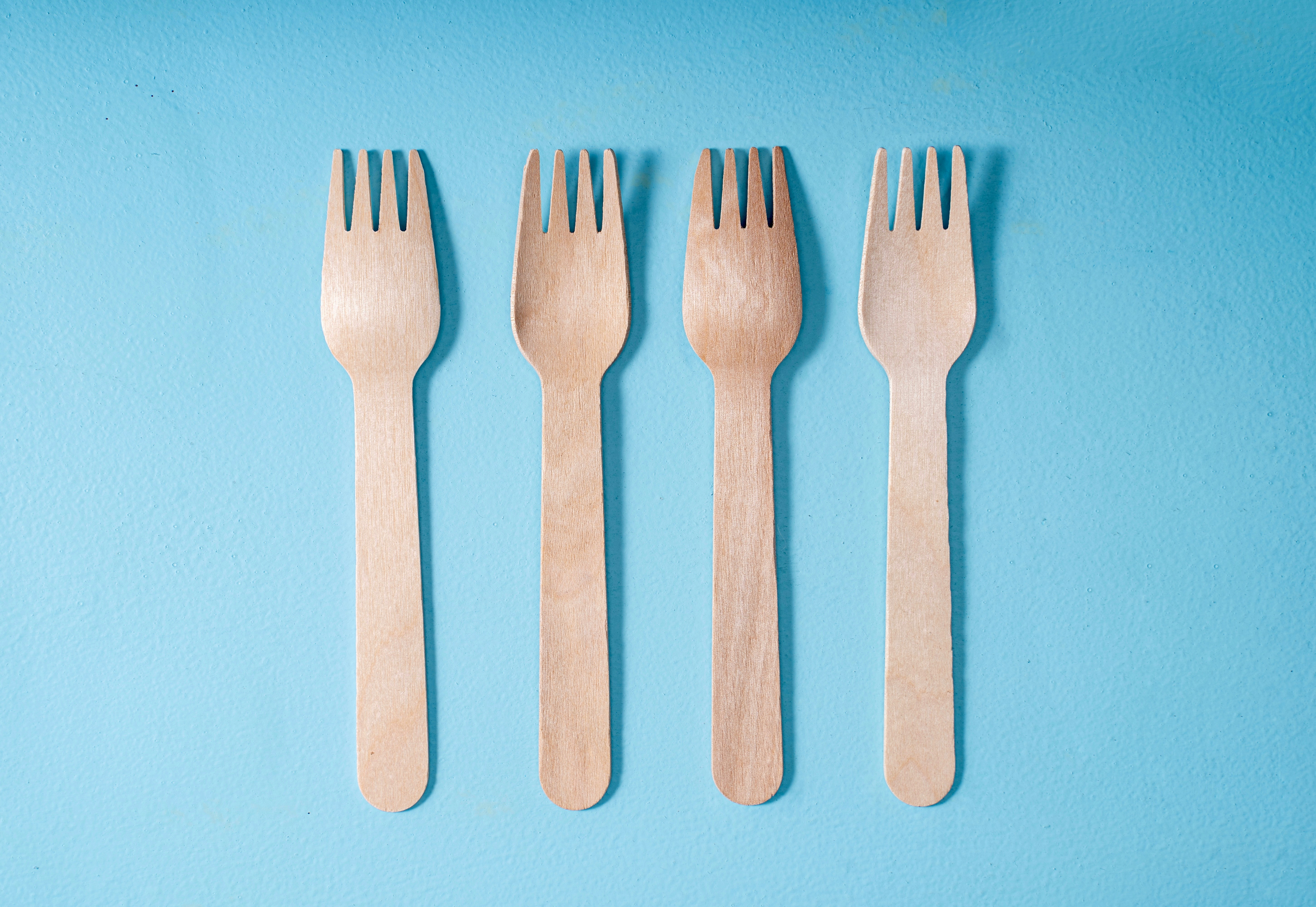 A set of four forks and a knife on a blue background photo – Free Fork Image on Unsplash