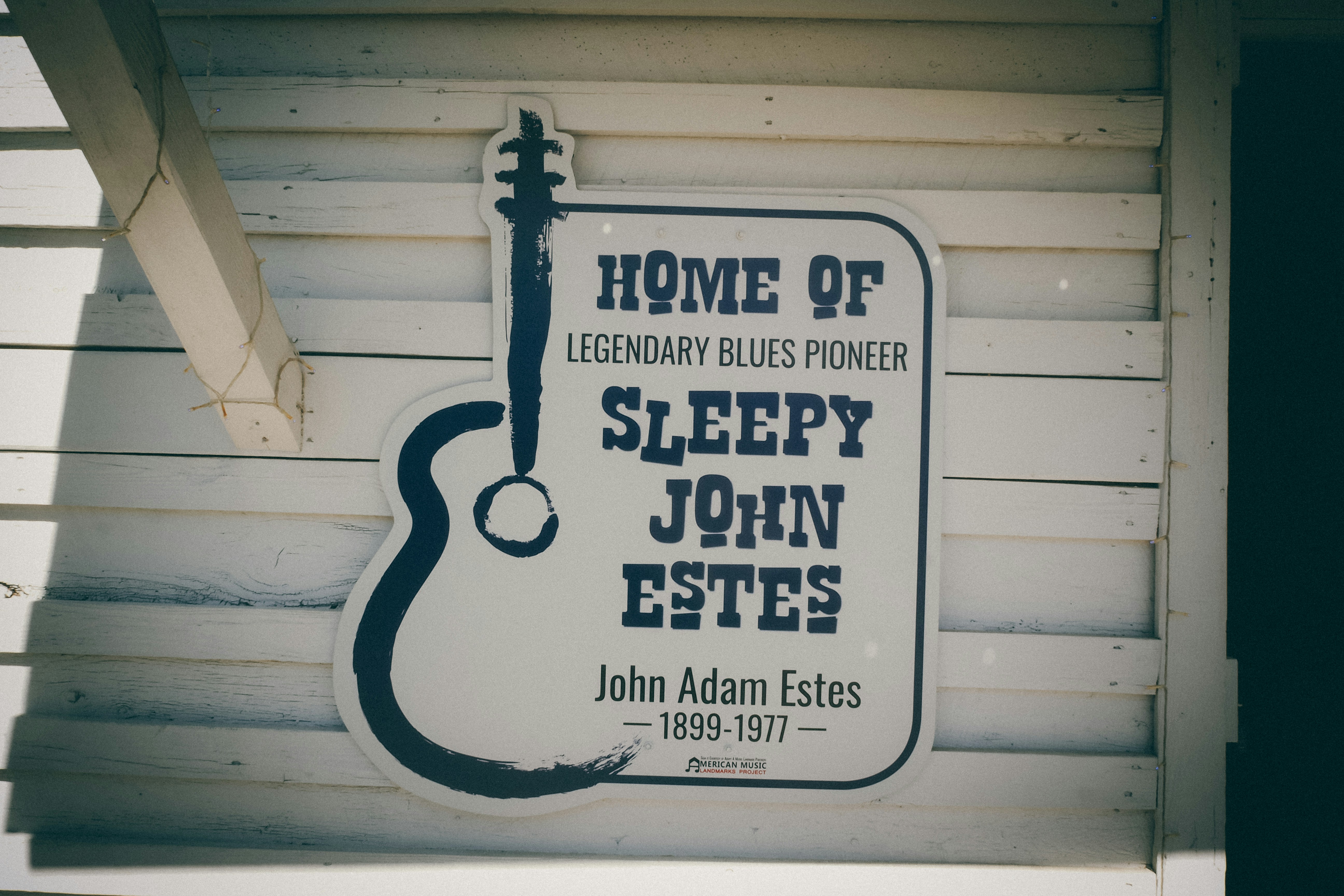 A sign on the side of a building that says home of sleepy john ette