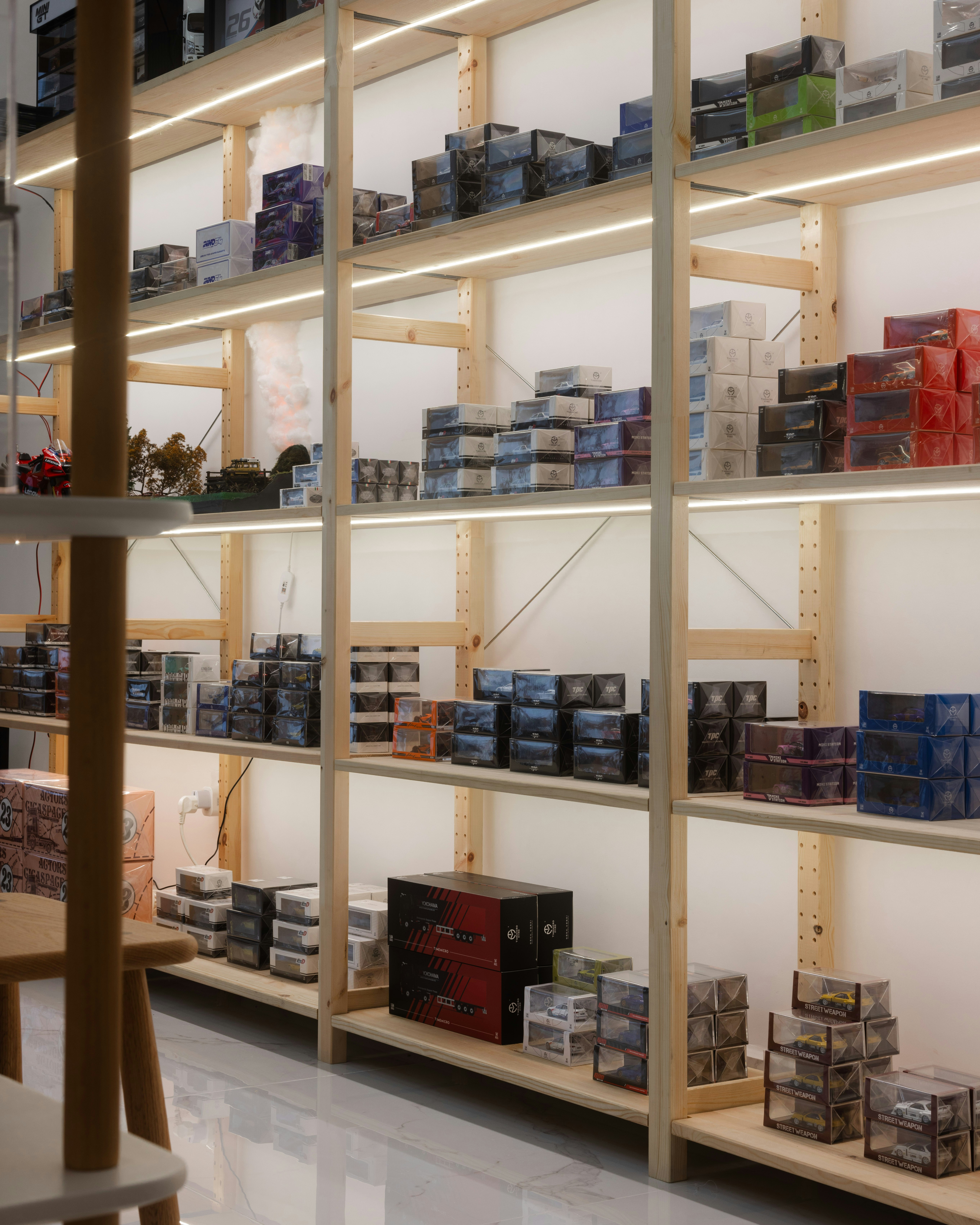 A room filled with lots of shelves filled with boxes photo – Free Rc ...