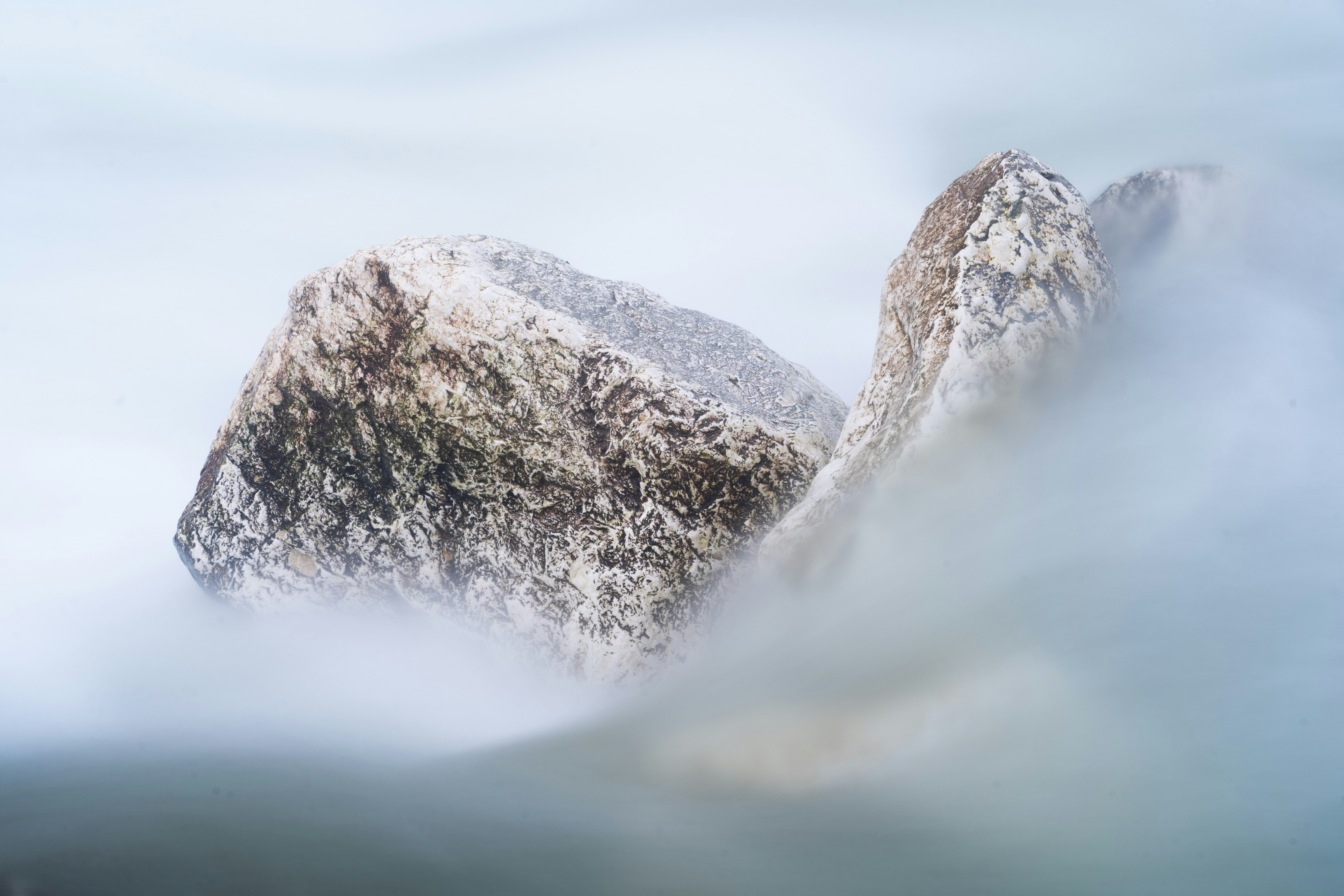 A blurry photo of a rock in the water photo – Free Sea Image on Unsplash