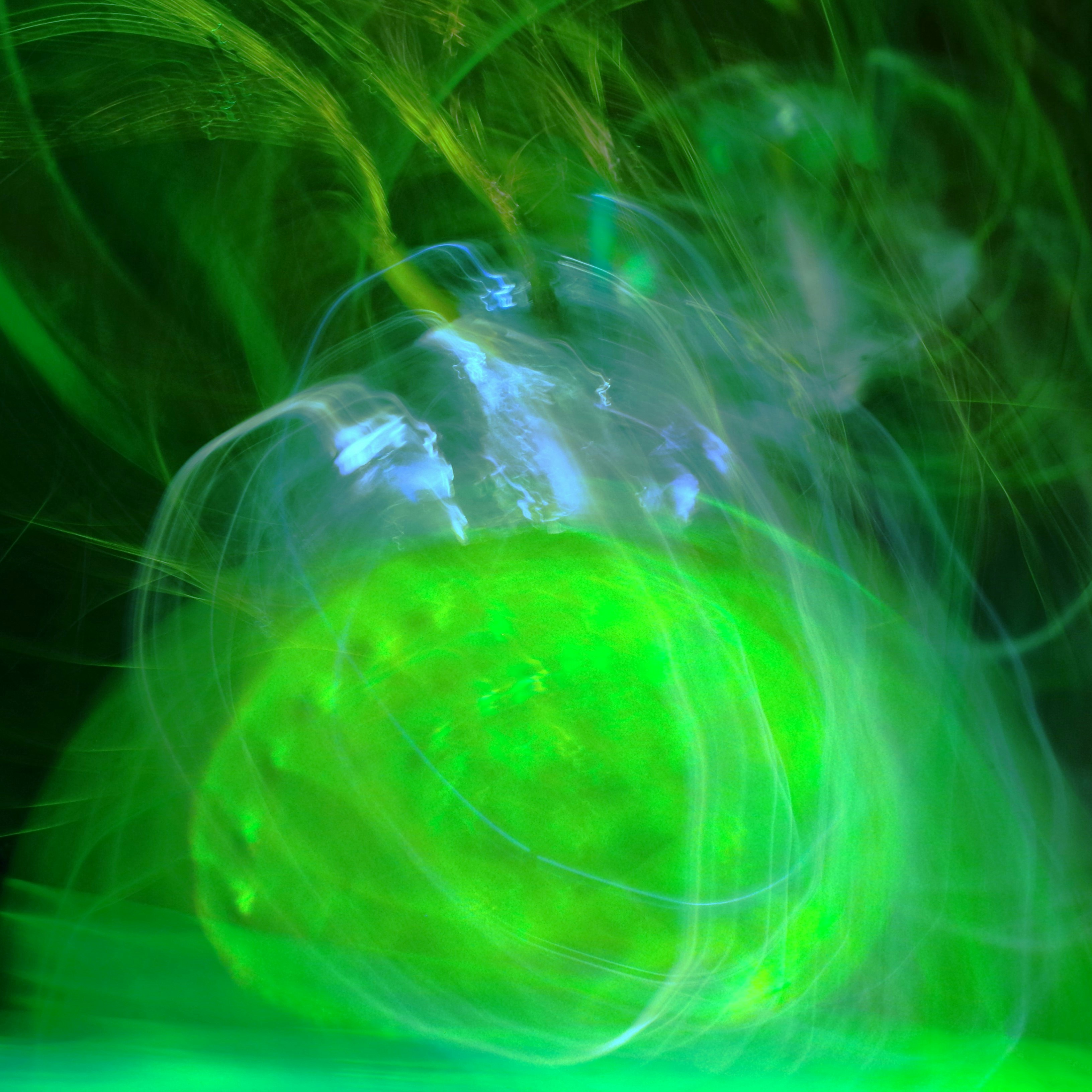 A blurry photo of a green object photo – Free Light Image on Unsplash