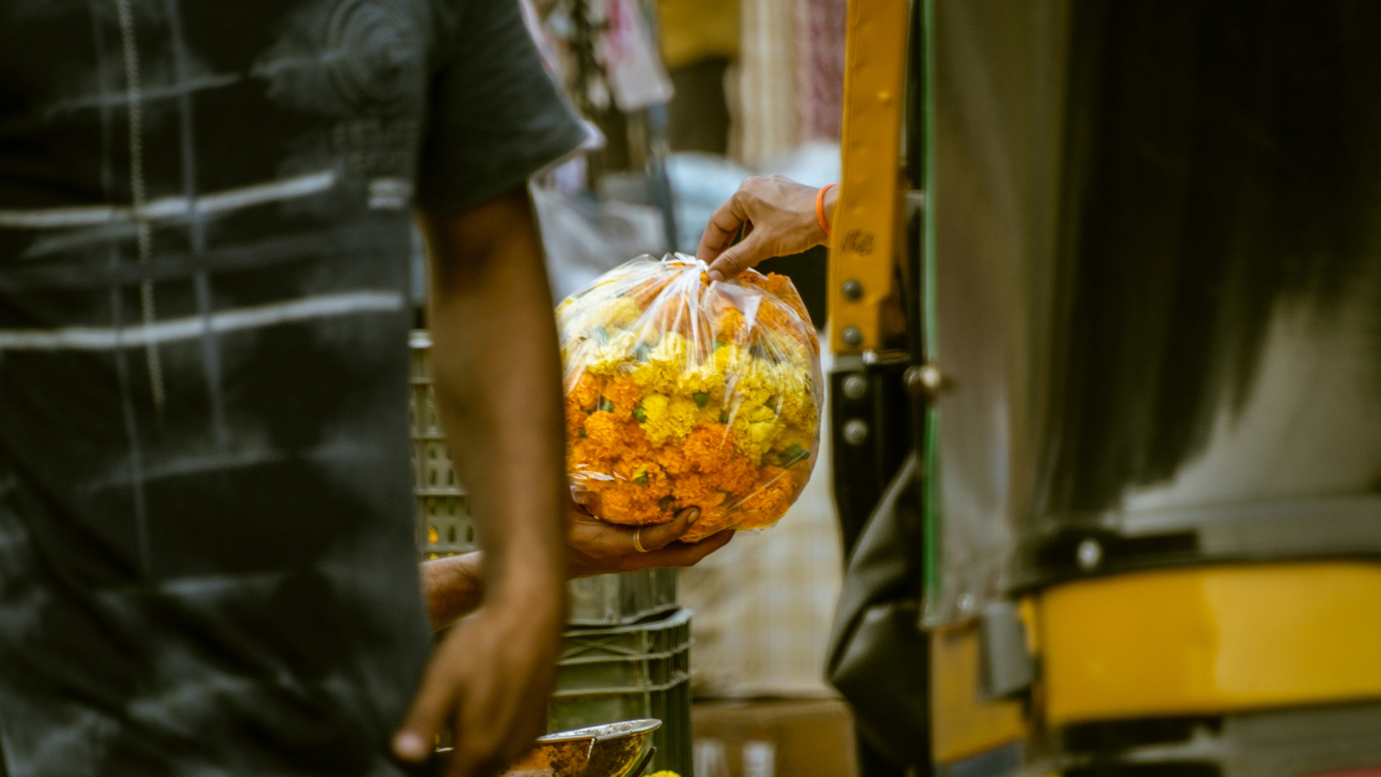 Juice of the Street: Orange Bouquet in Transit