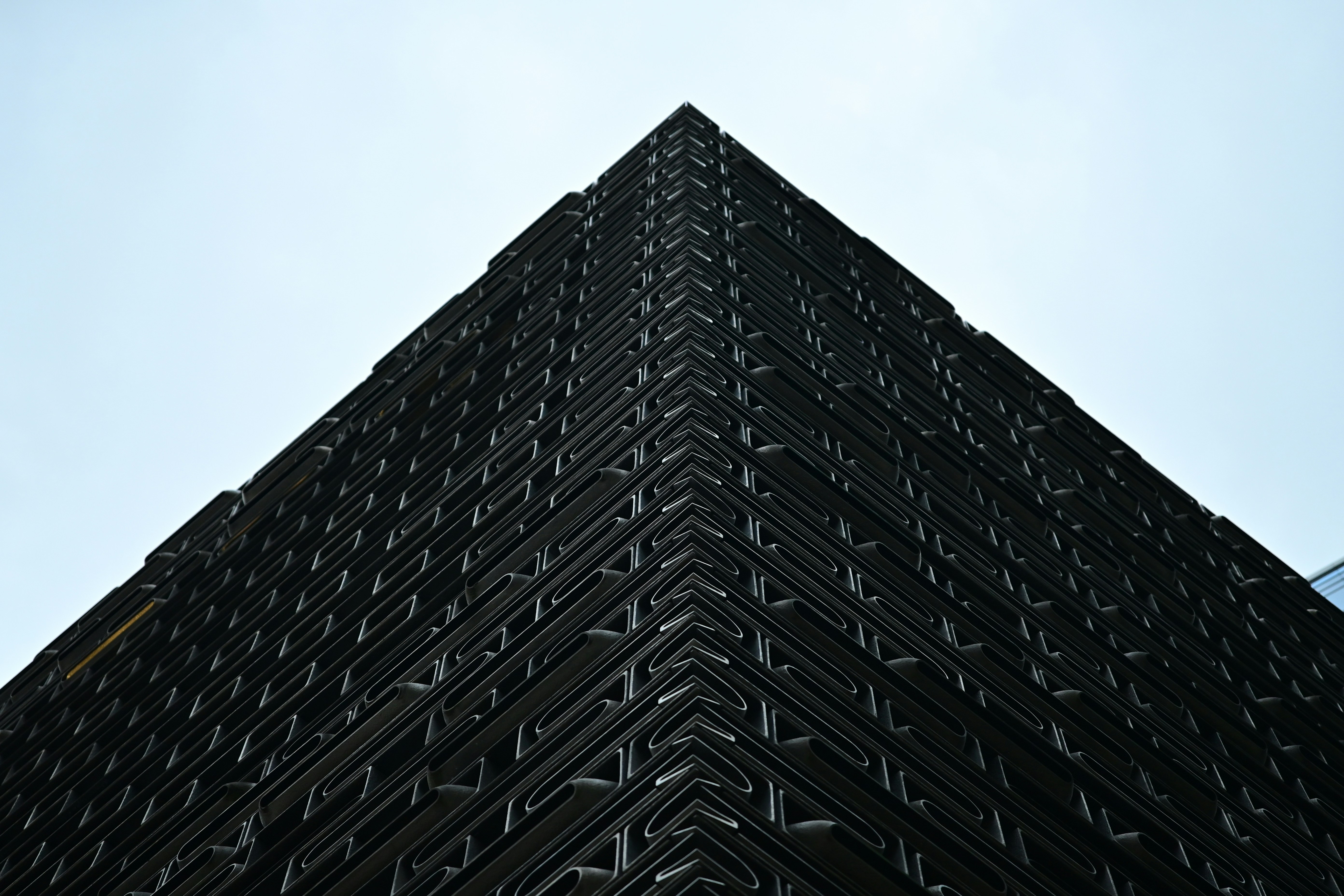 Convergence at the Crown: Grid-Faced High-Rise Reaches Skyward