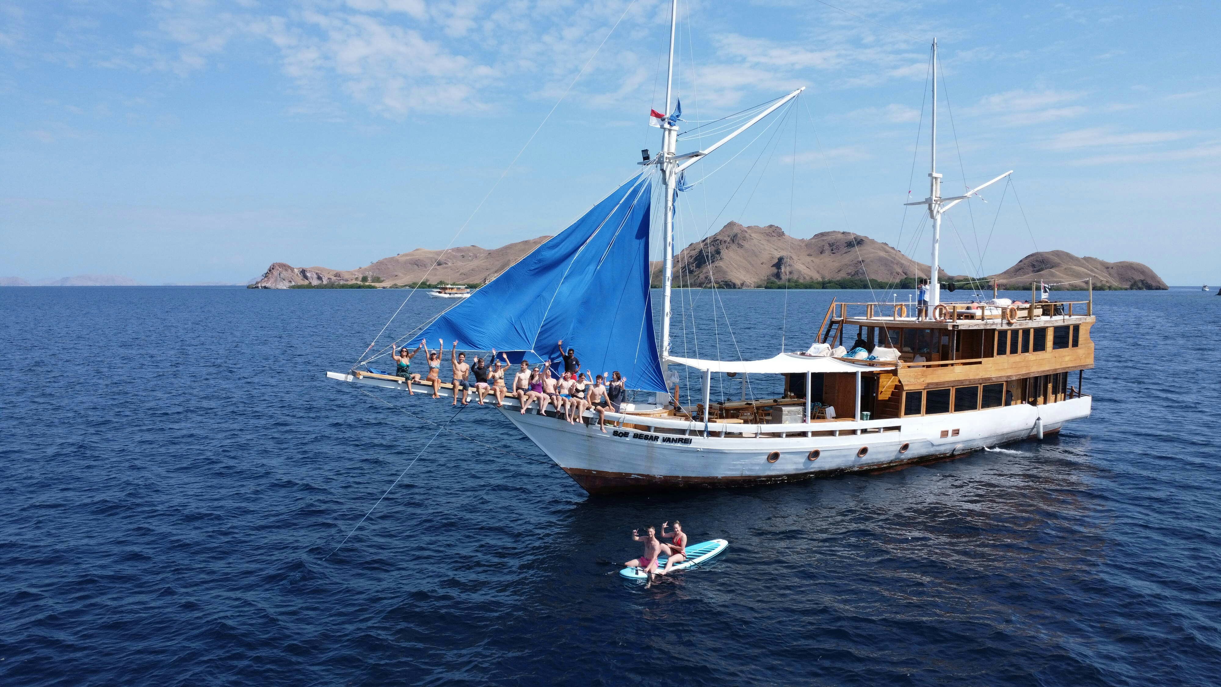 A group of people riding on the back of a boat photo – Free Labuan bajo ...
