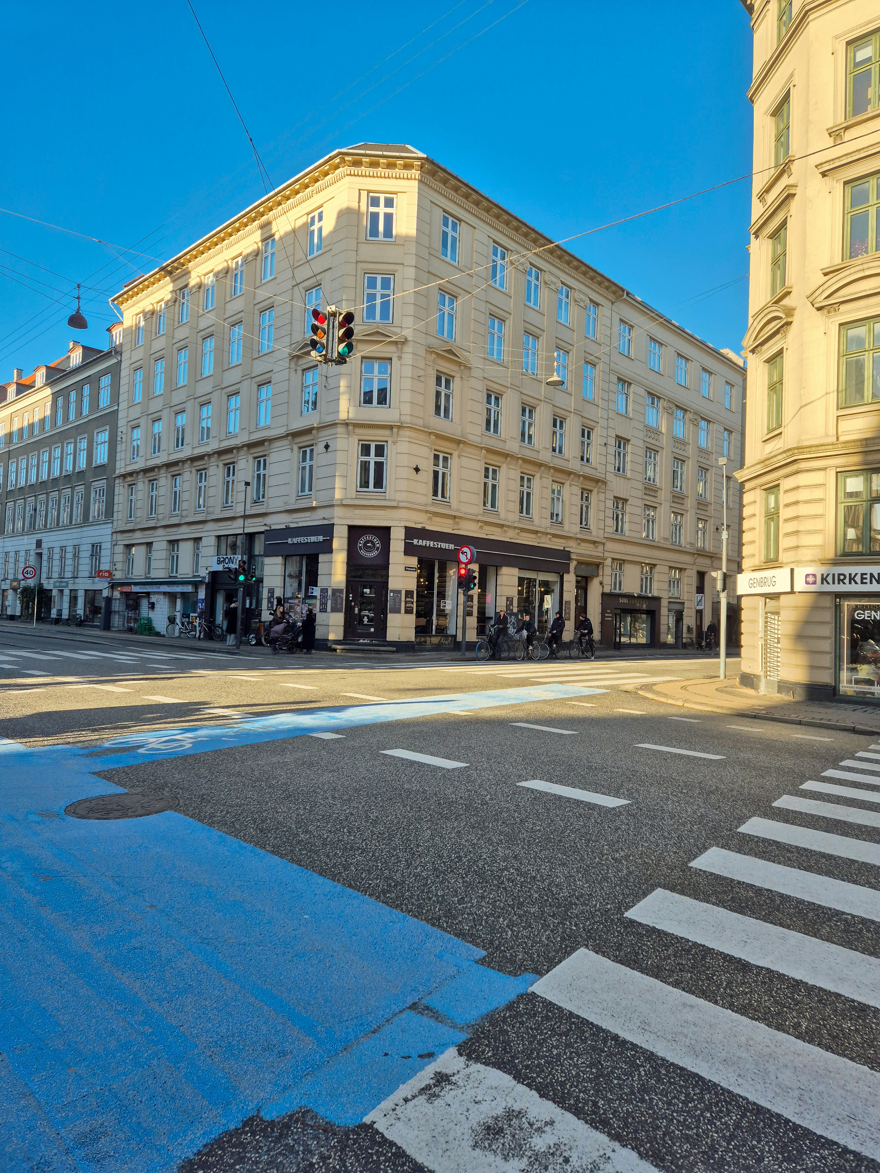 A street corner with buildings and a crosswalk photo – Free Copenhagen ...