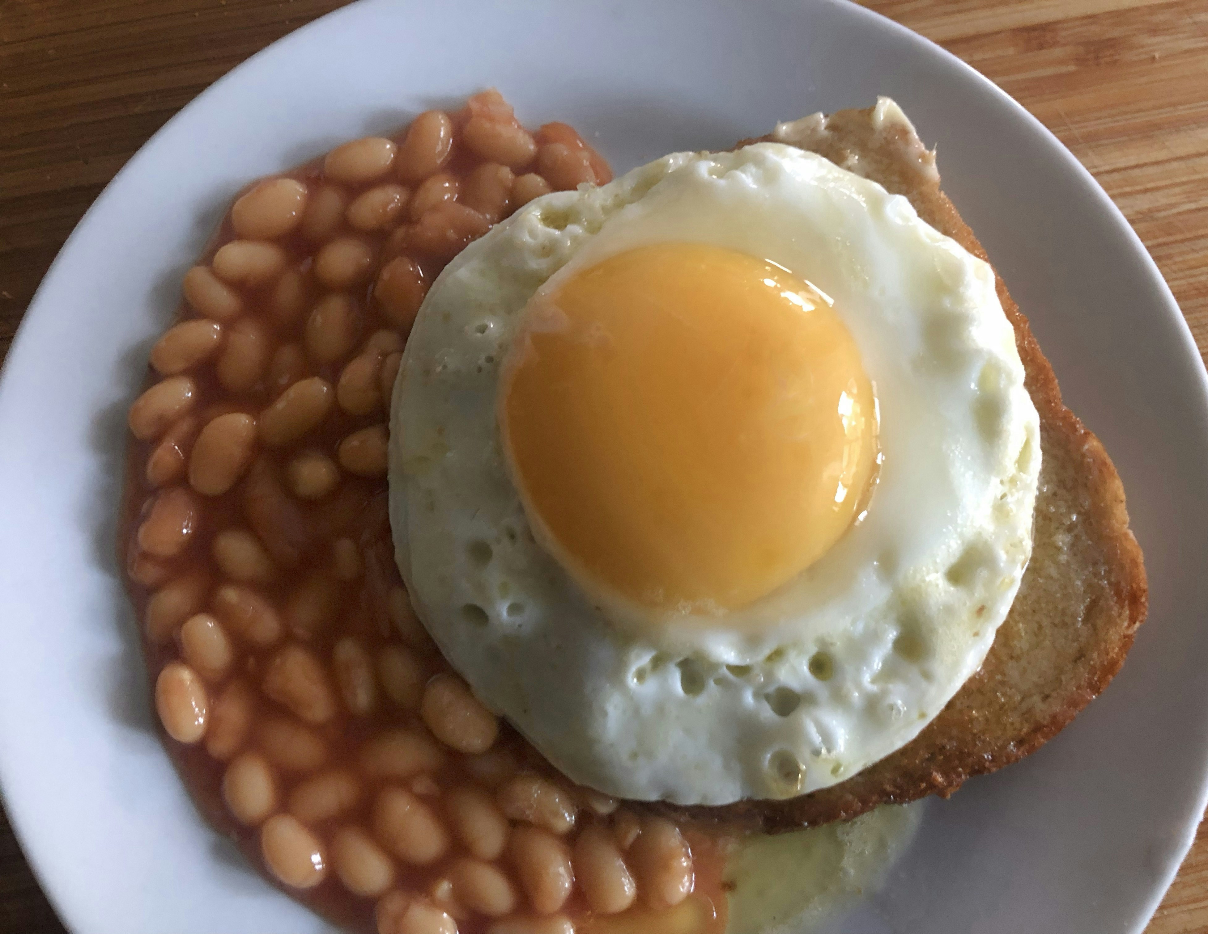 Egg on Toast Anchored by Beans: A Quiet Breakfast Moment