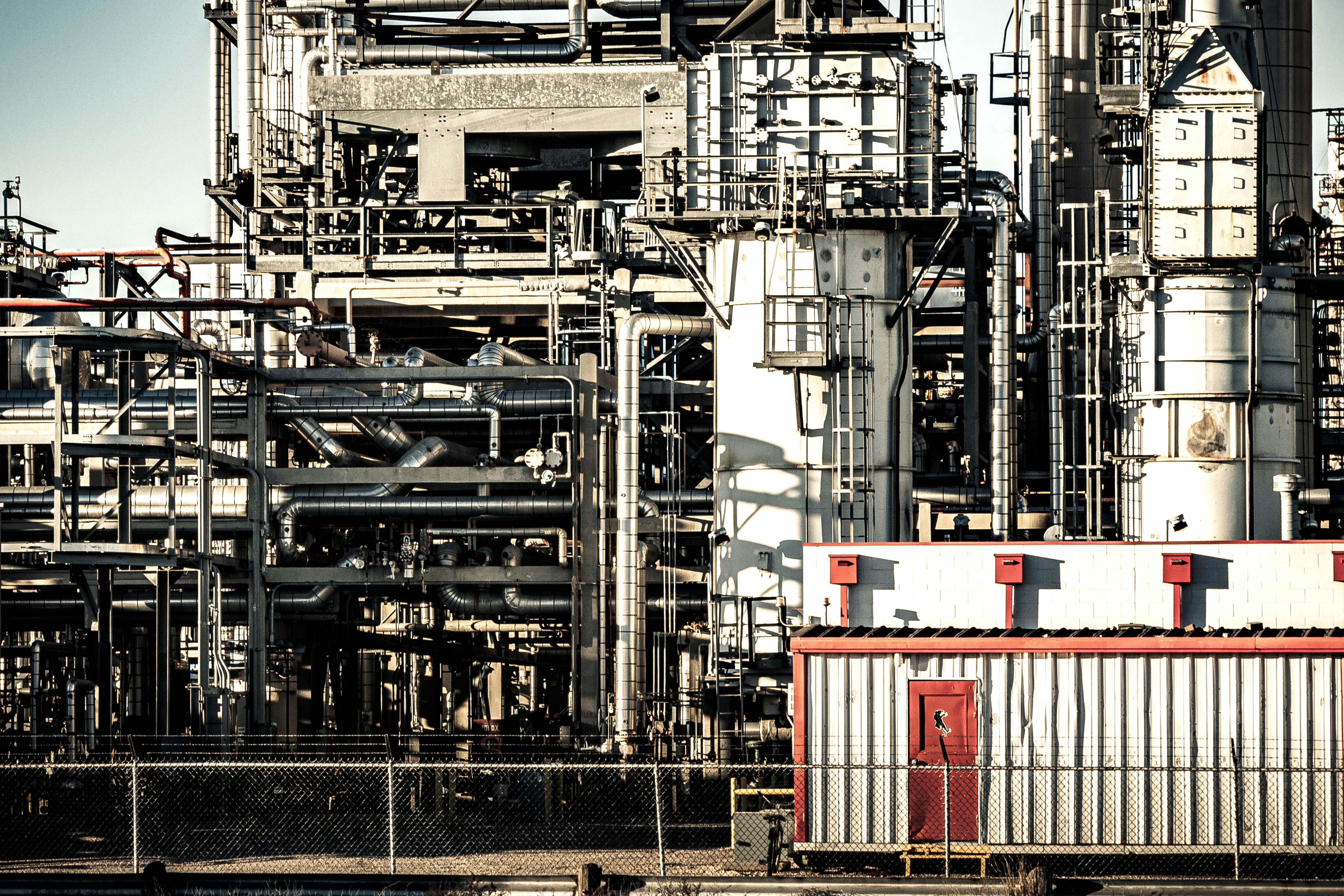 A large factory with lots of pipes and pipes photo – Free Texas Image ...