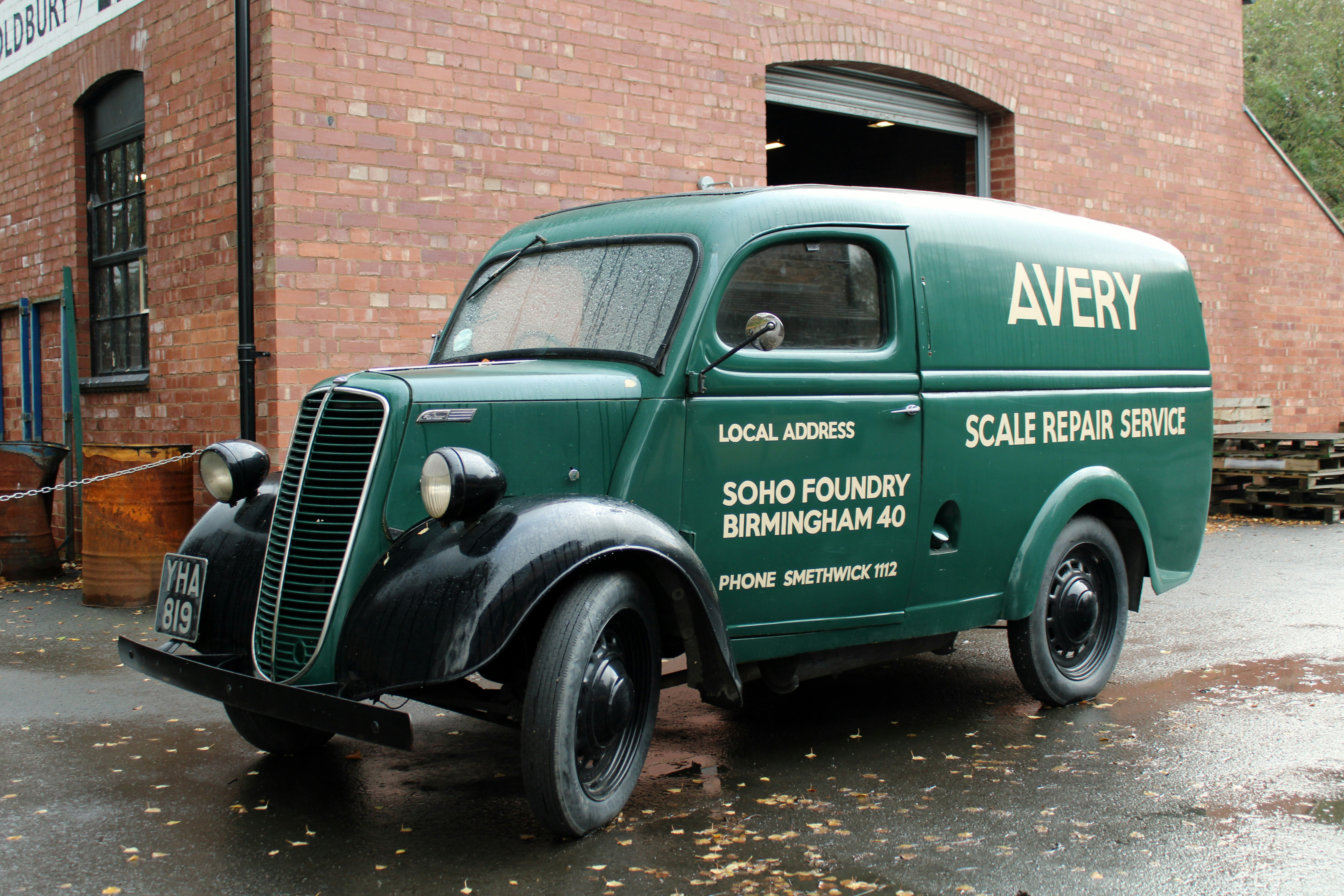 Avery’s Green Courier: A 1930s Birmingham Service Van in the Brick Courtyard