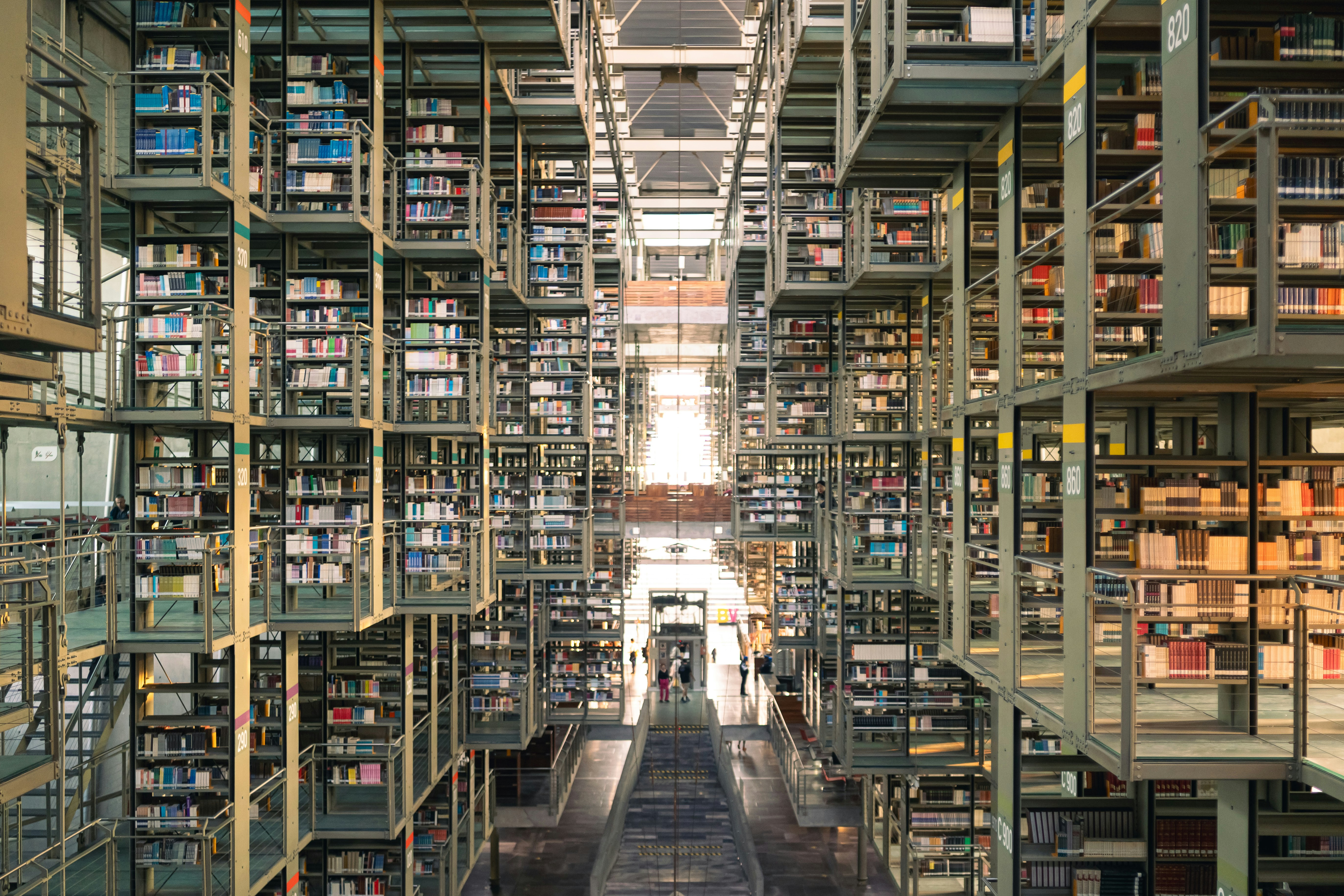 A large library filled with lots of books photo – Free Biblioteca ...