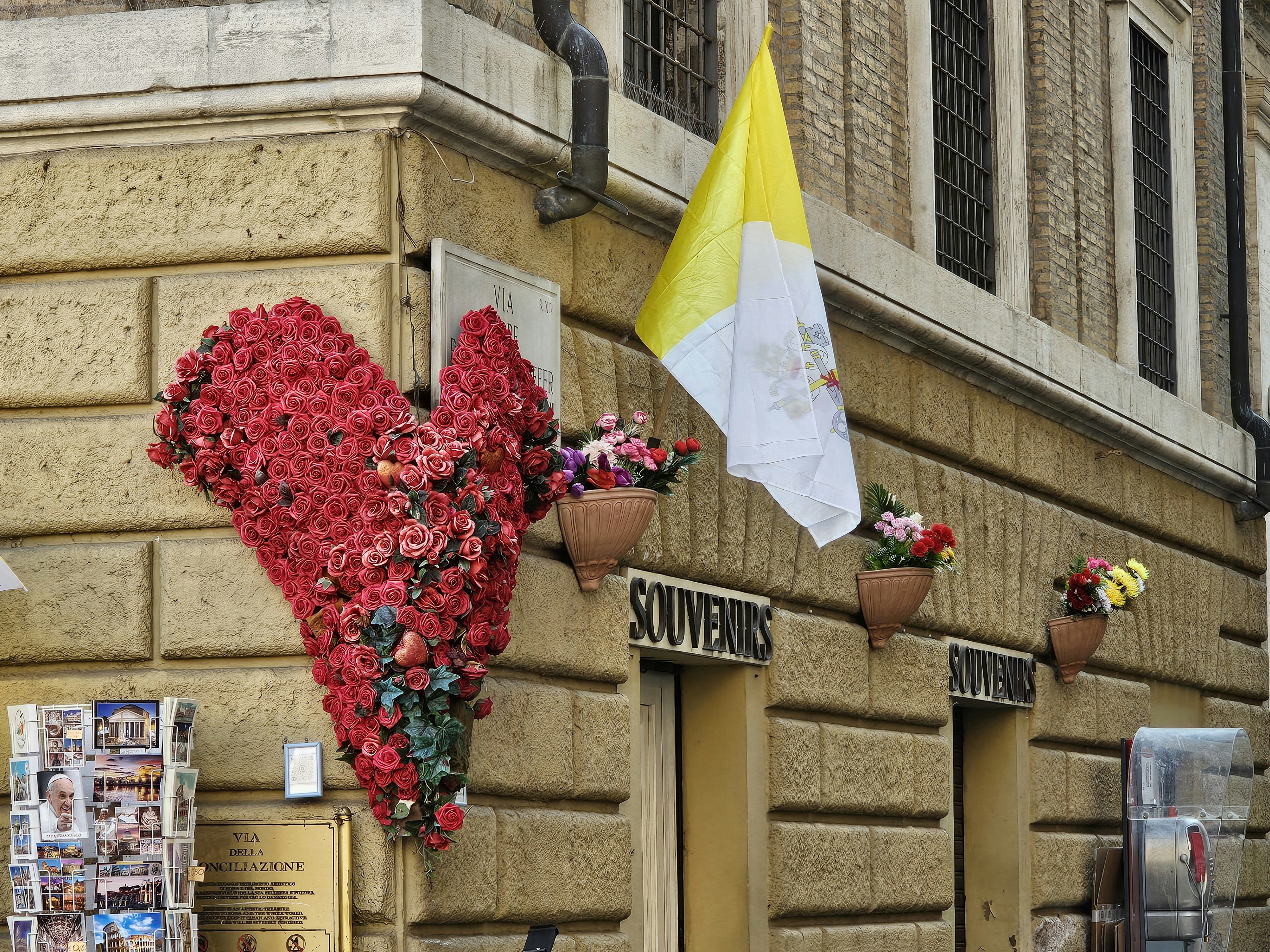 Heart of Florentine Facades: Flower Heart by the Souvenirs