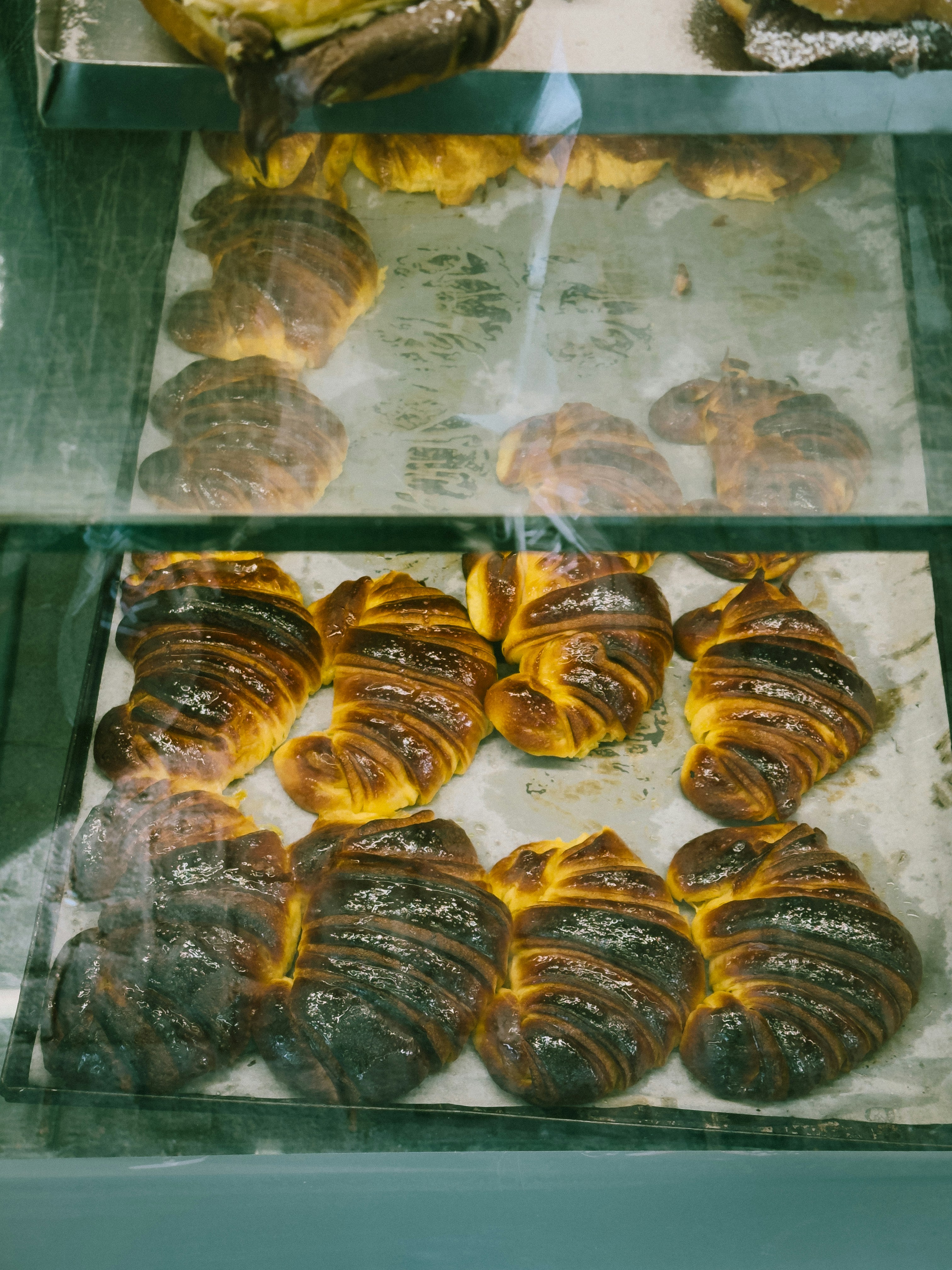 A display case filled with different types of pastries photo – Free ...