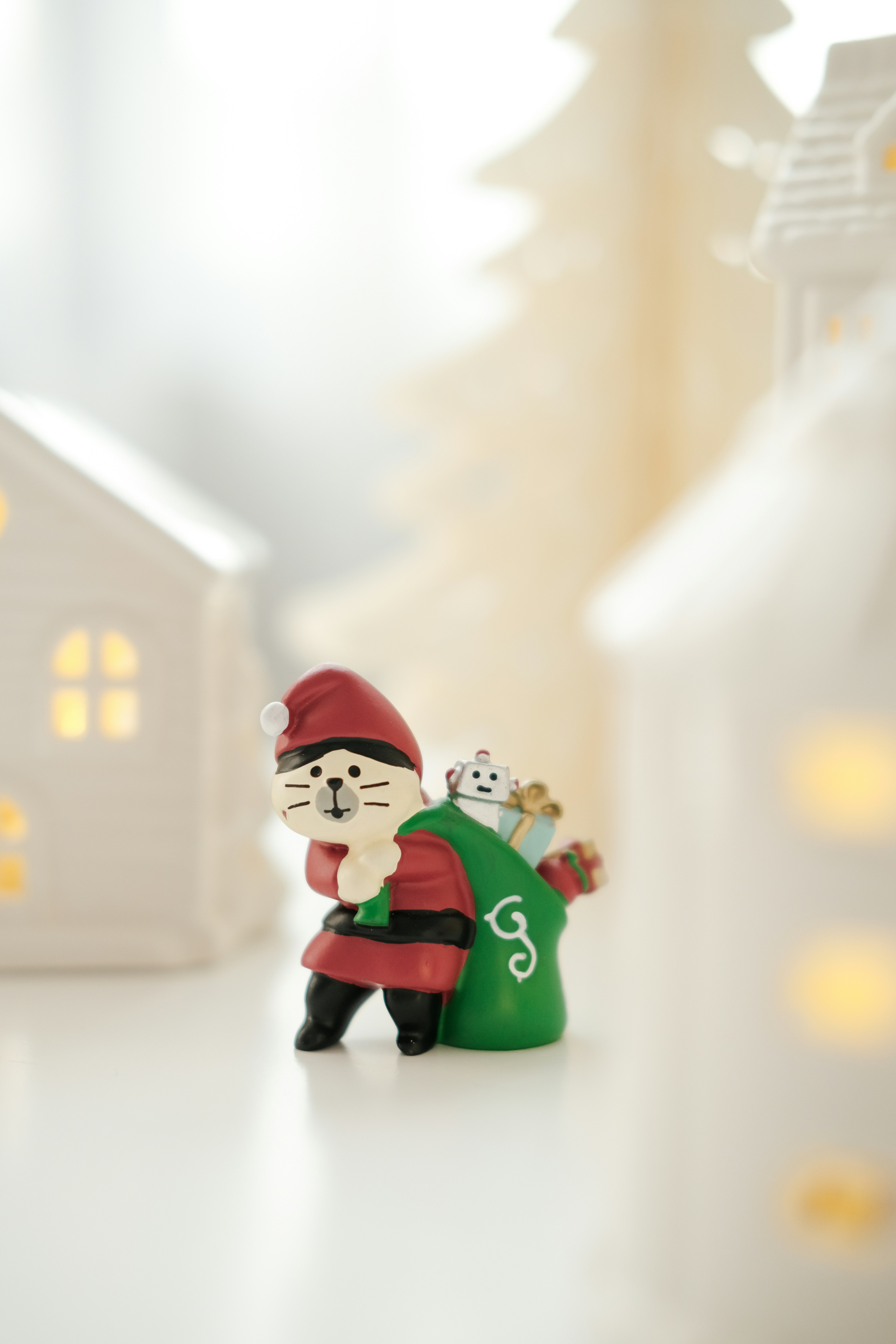 A small figurine of a santa holding a sack of presents photo – Free Hà ...