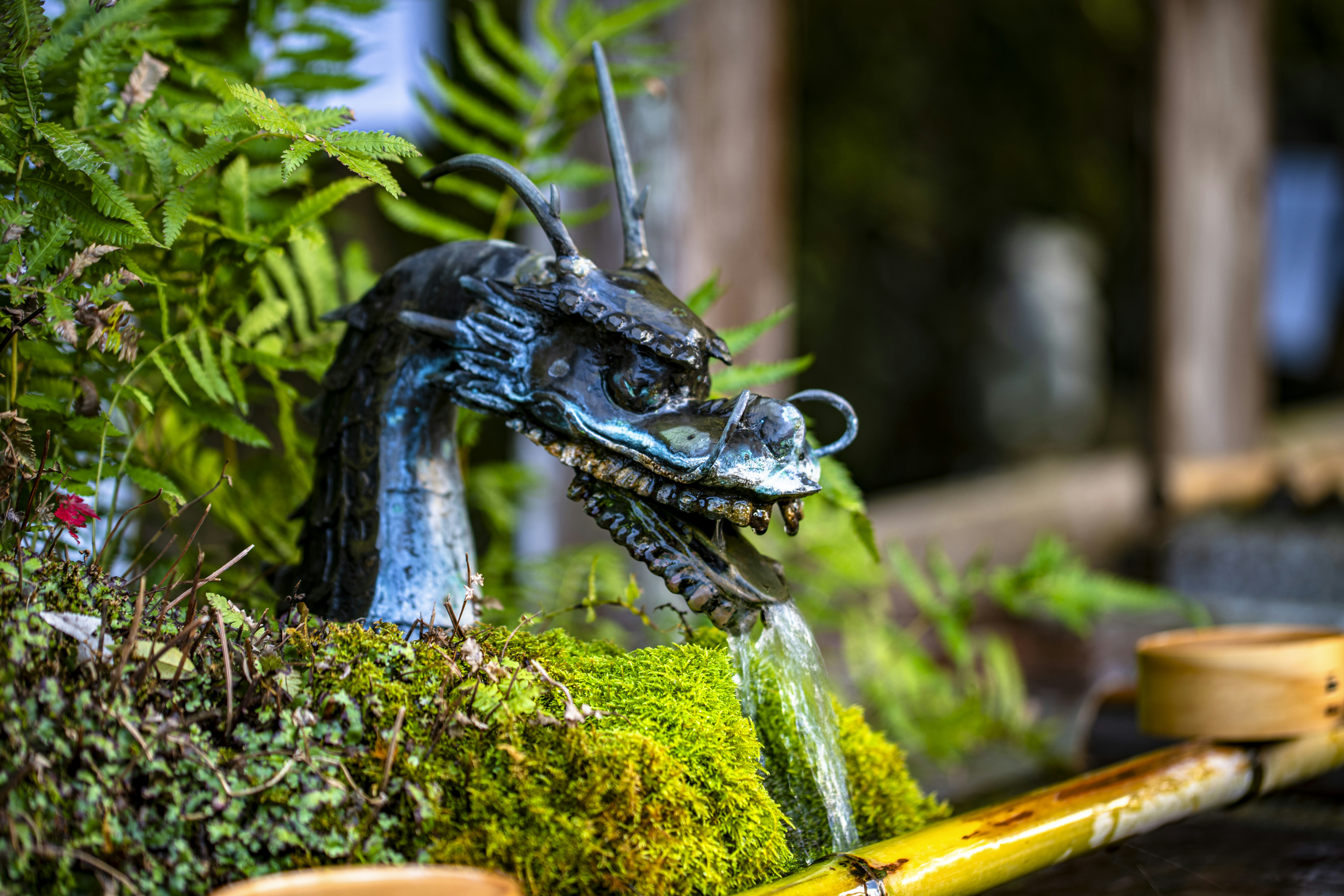 Azure Dragon Spout: Moss-Crowned Water Feature