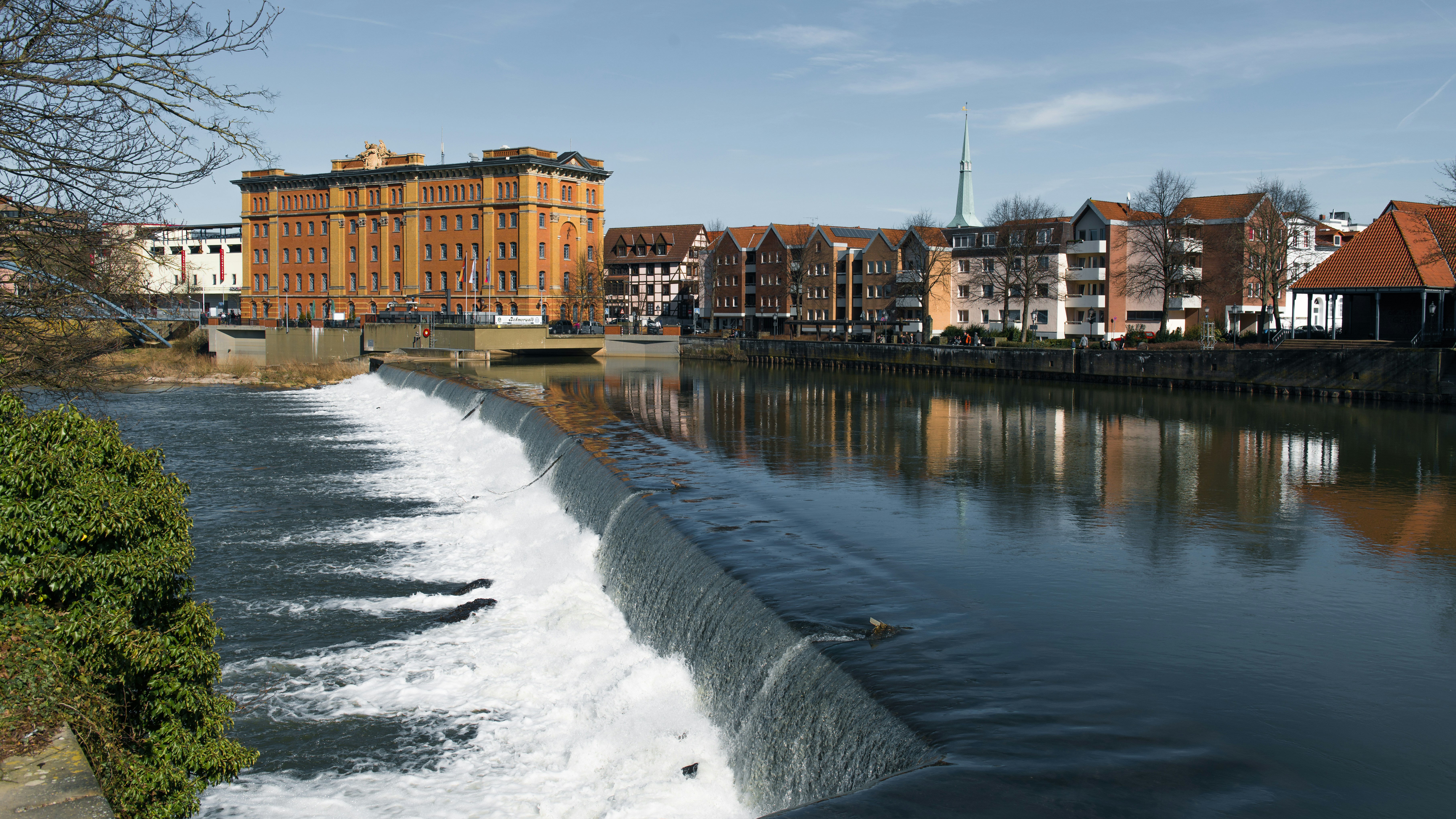 A river running through a city next to tall buildings photo – Free Car ...