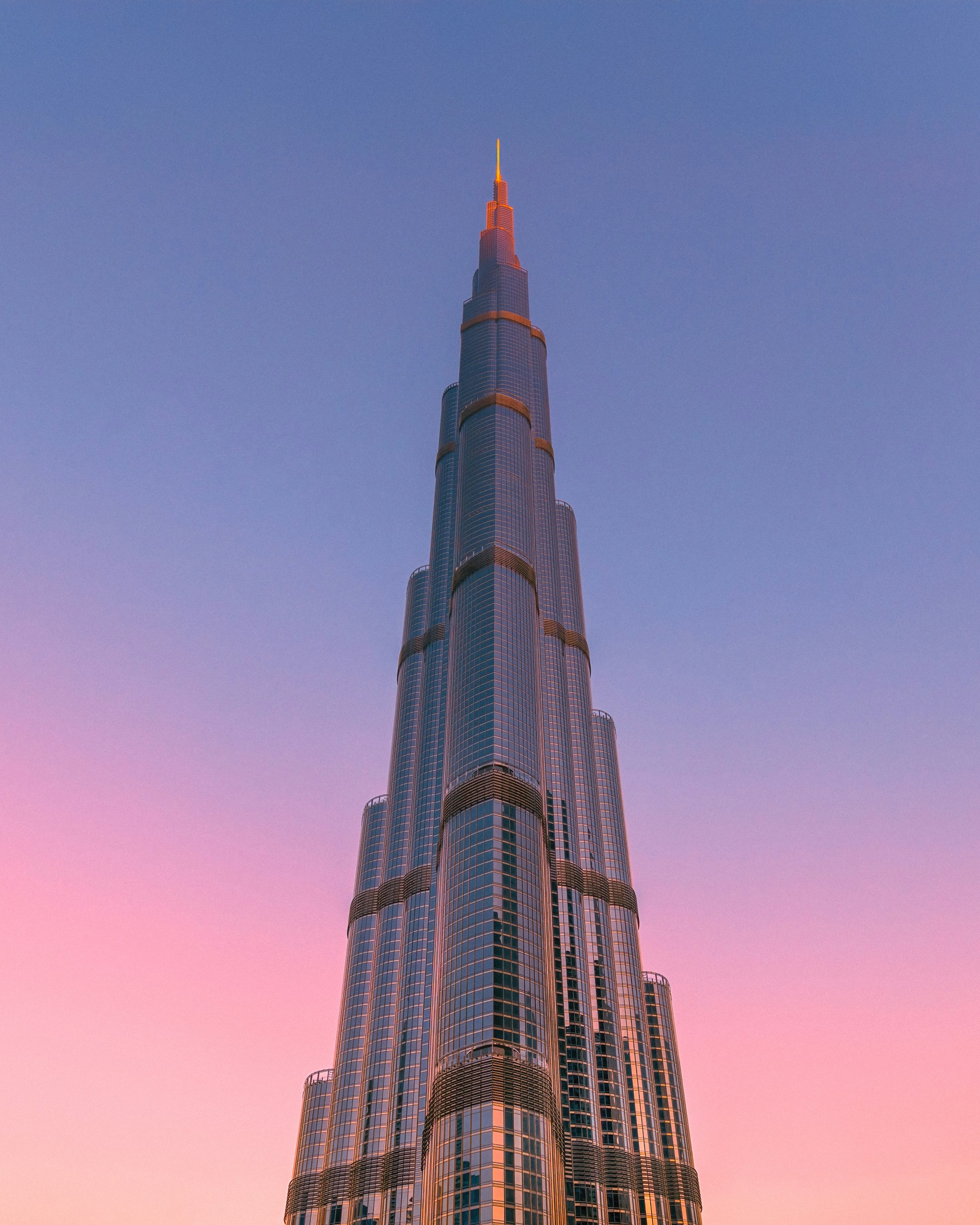 A very tall building with a sky background photo – Free Dubai - united ...