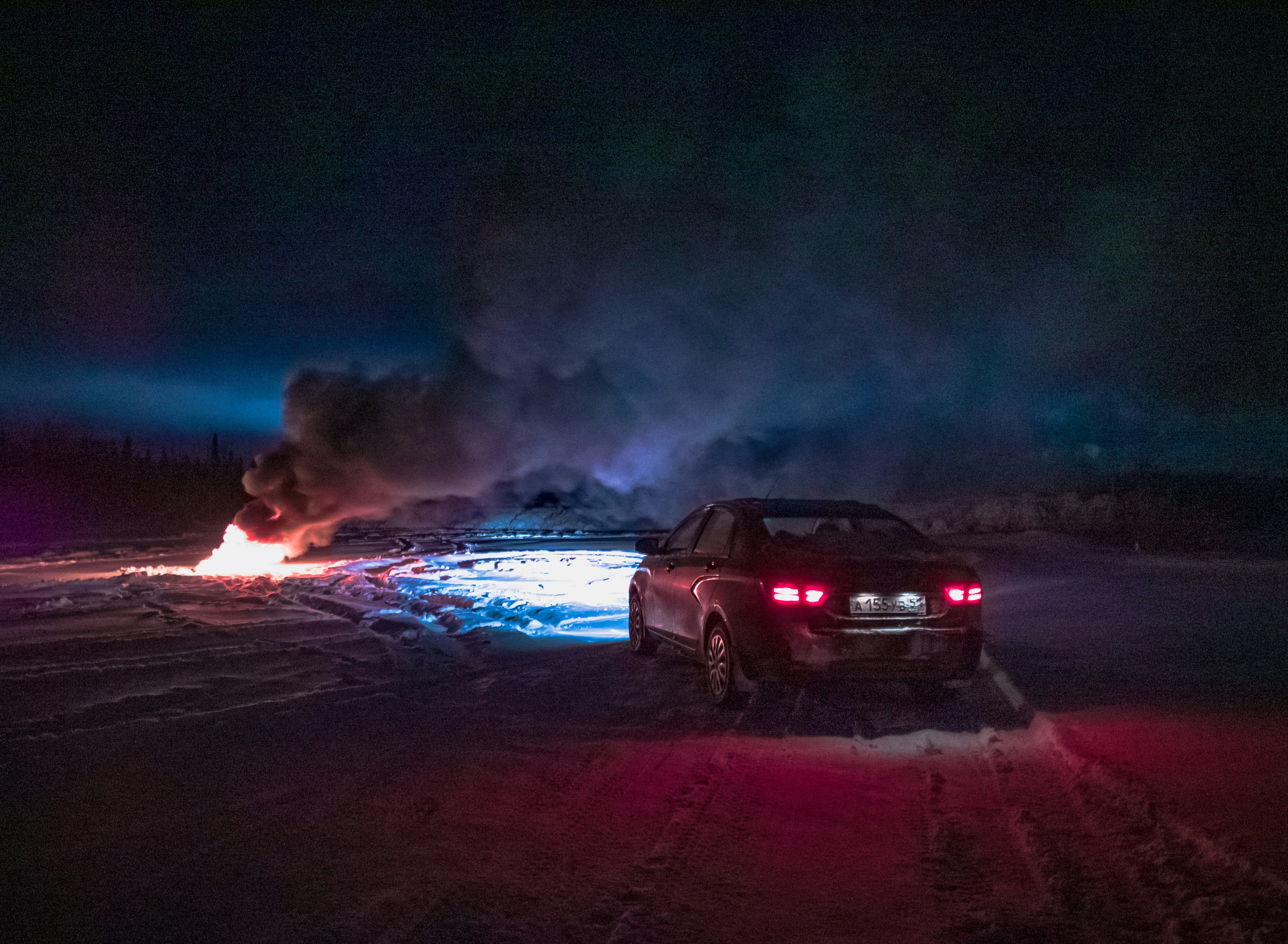 A car that is on fire in the snow photo – Free Car Image on Unsplash