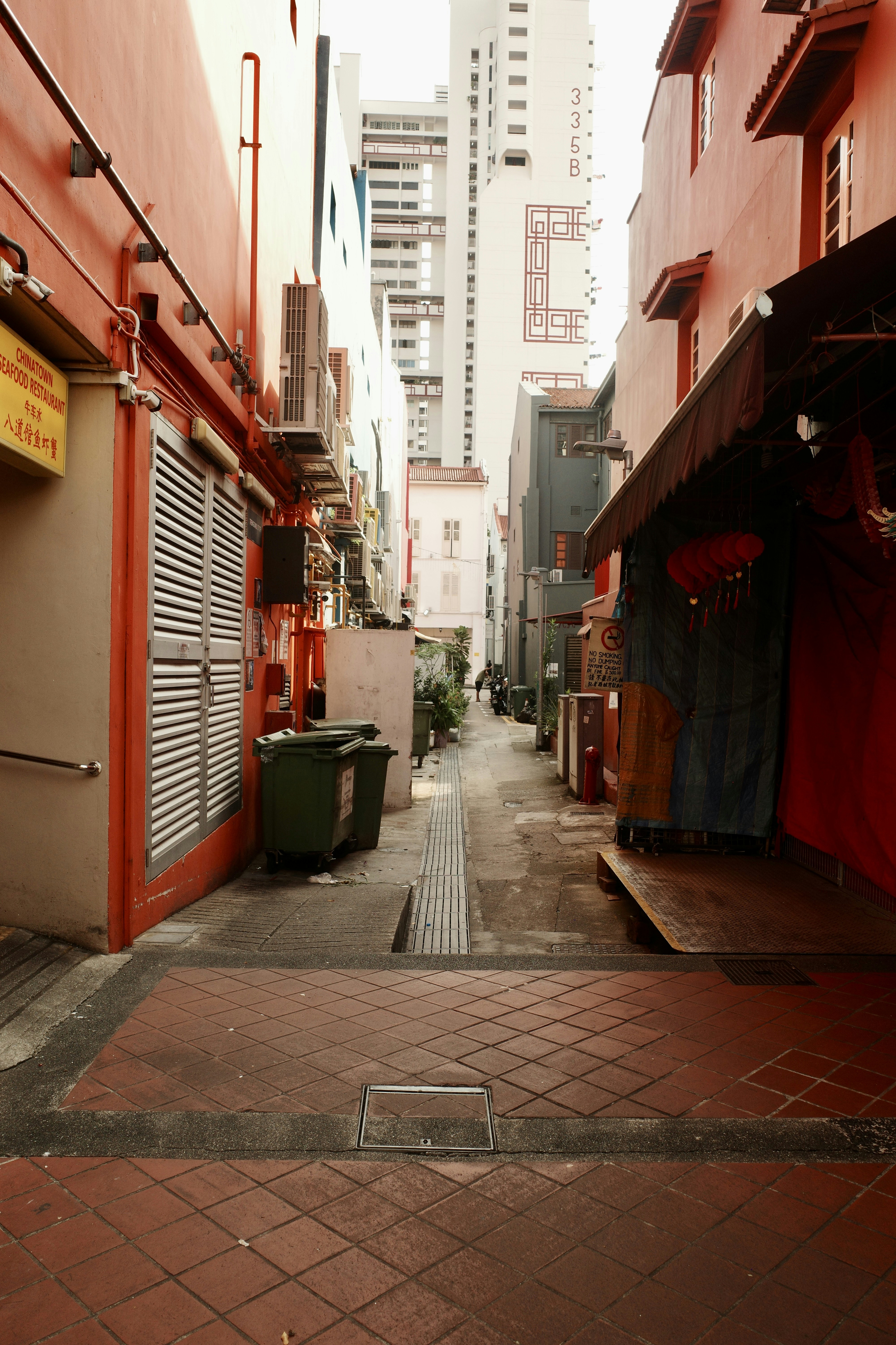 A narrow city street with buildings in the background photo – Free ...