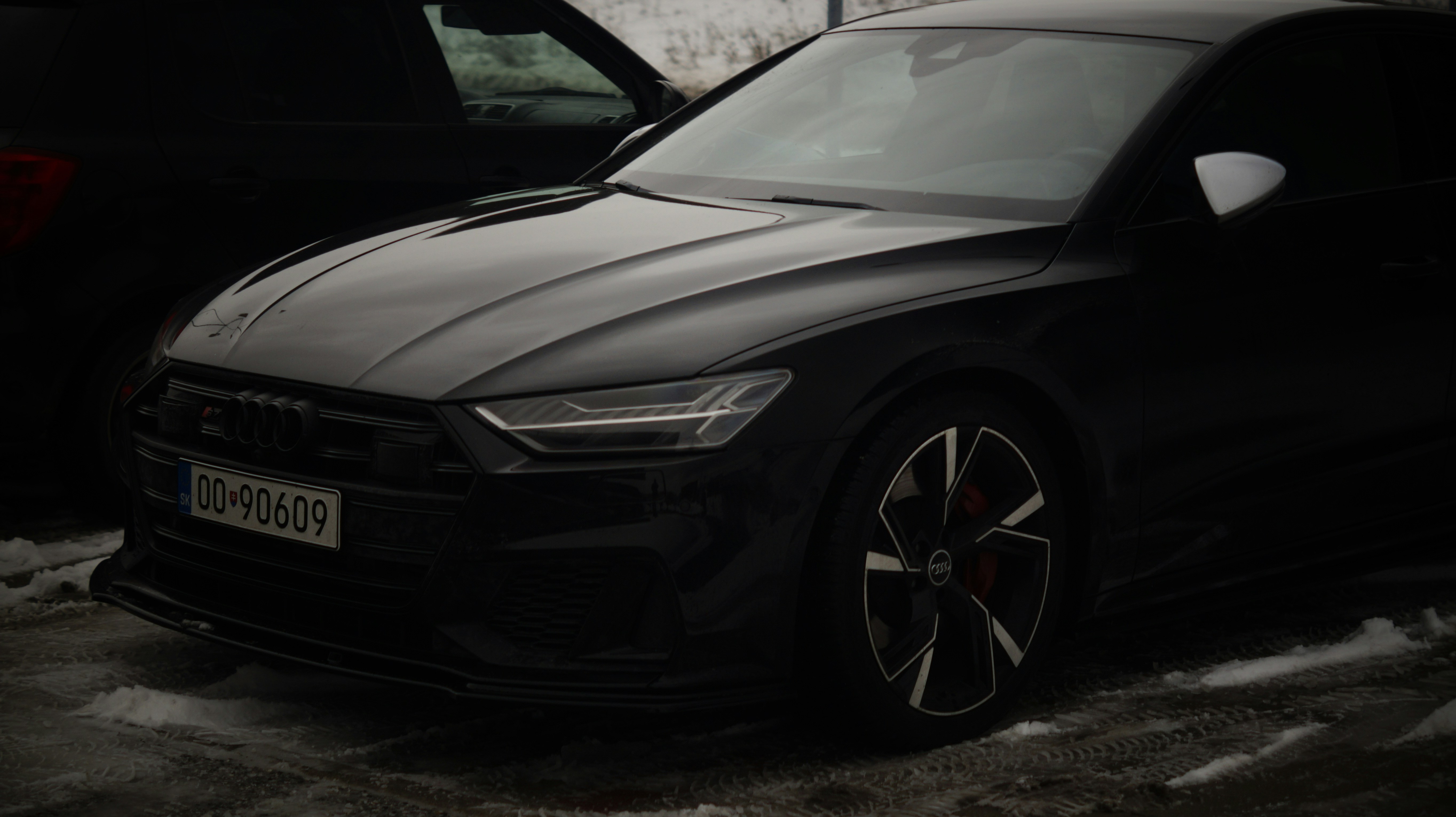 A black car parked in a parking lot photo – Free Poprad Image on Unsplash