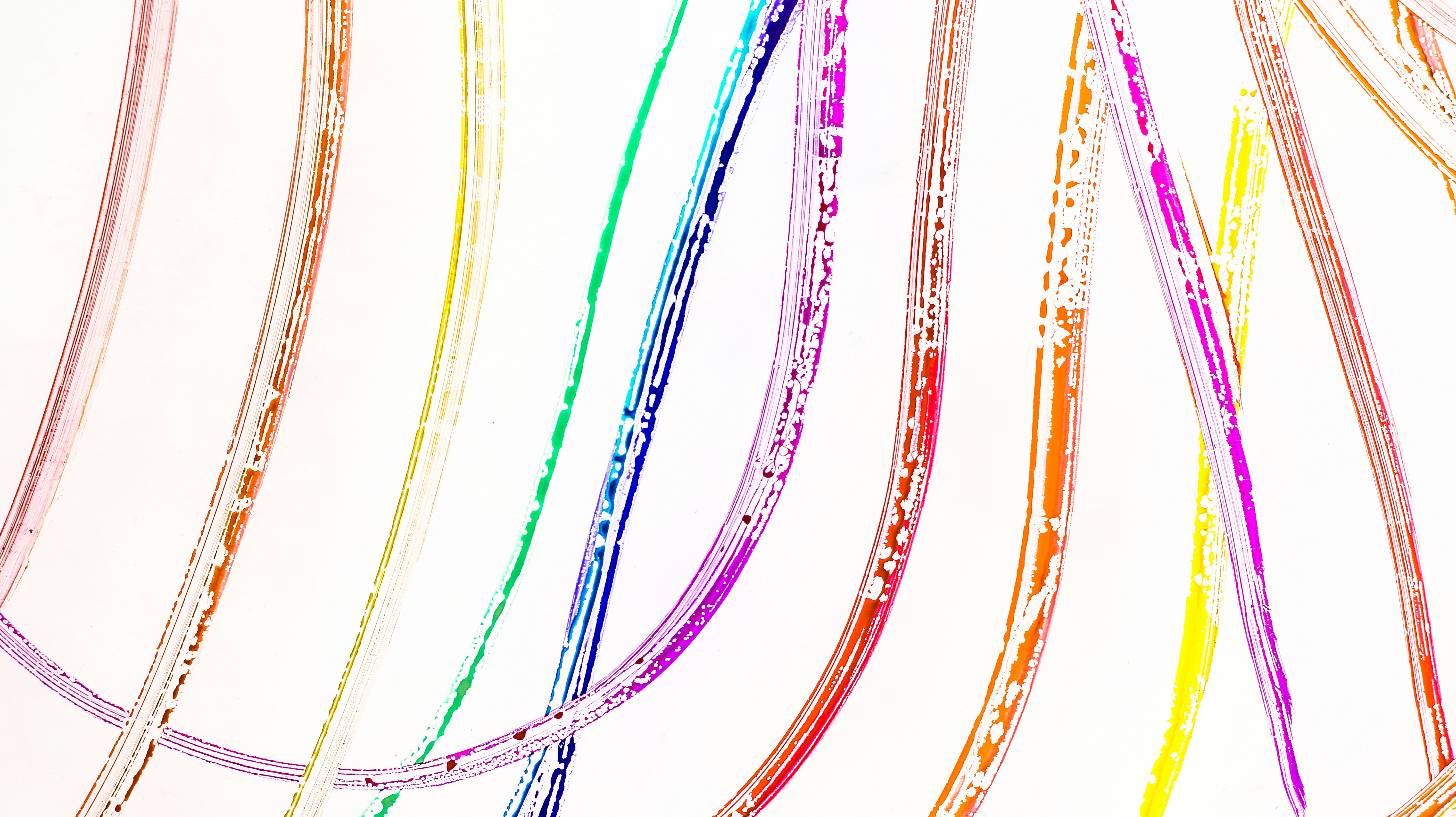 Chromatic Arcs on White: A Ribbon-Form Study