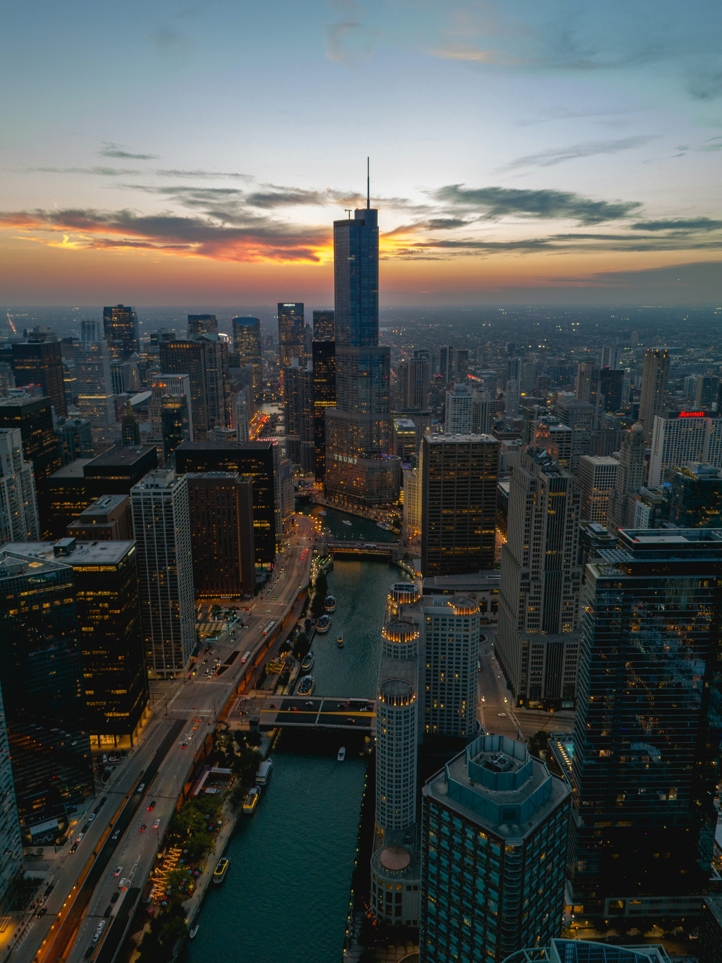 Eine Luftaufnahme einer Stadt bei Sonnenuntergang Foto – Kostenloses ... Eine Luftaufnahme einer Stadt bei Sonnenuntergang Foto – Kostenloses ...