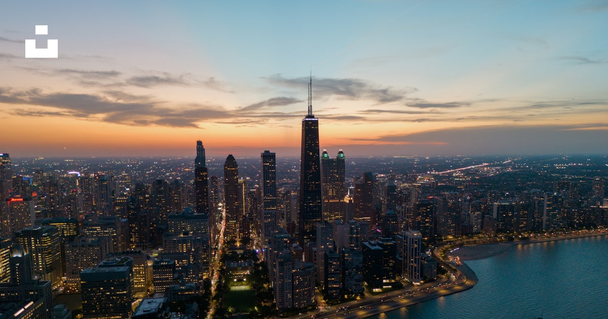 Eine Luftaufnahme einer Stadt bei Nacht Foto – Kostenloses Bild zum ... Eine Luftaufnahme einer Stadt bei Nacht Foto – Kostenloses Bild zum ...