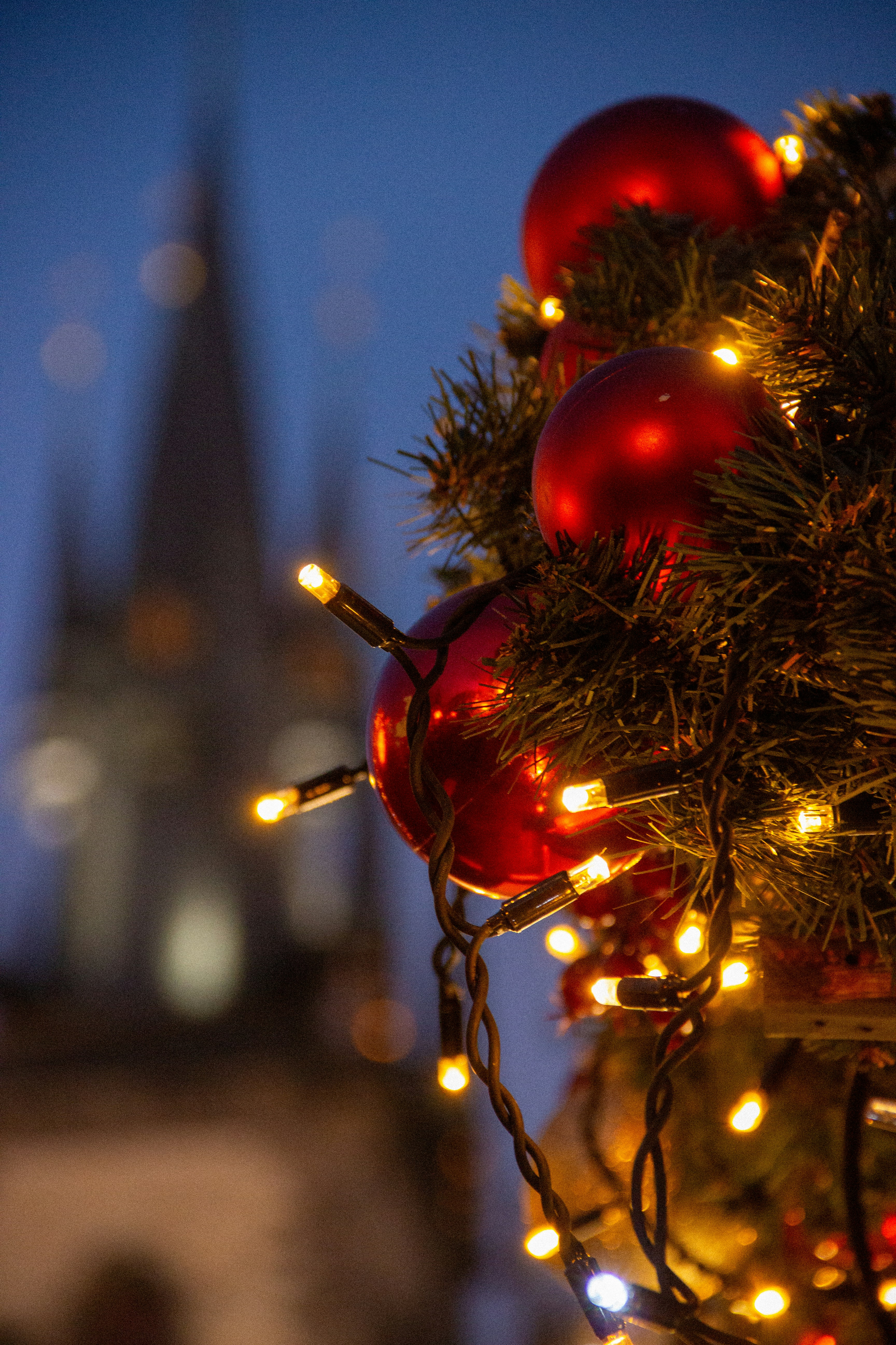 Warm Christmas Glow: A Close-up of Ornate Orbs and Fairy Lights