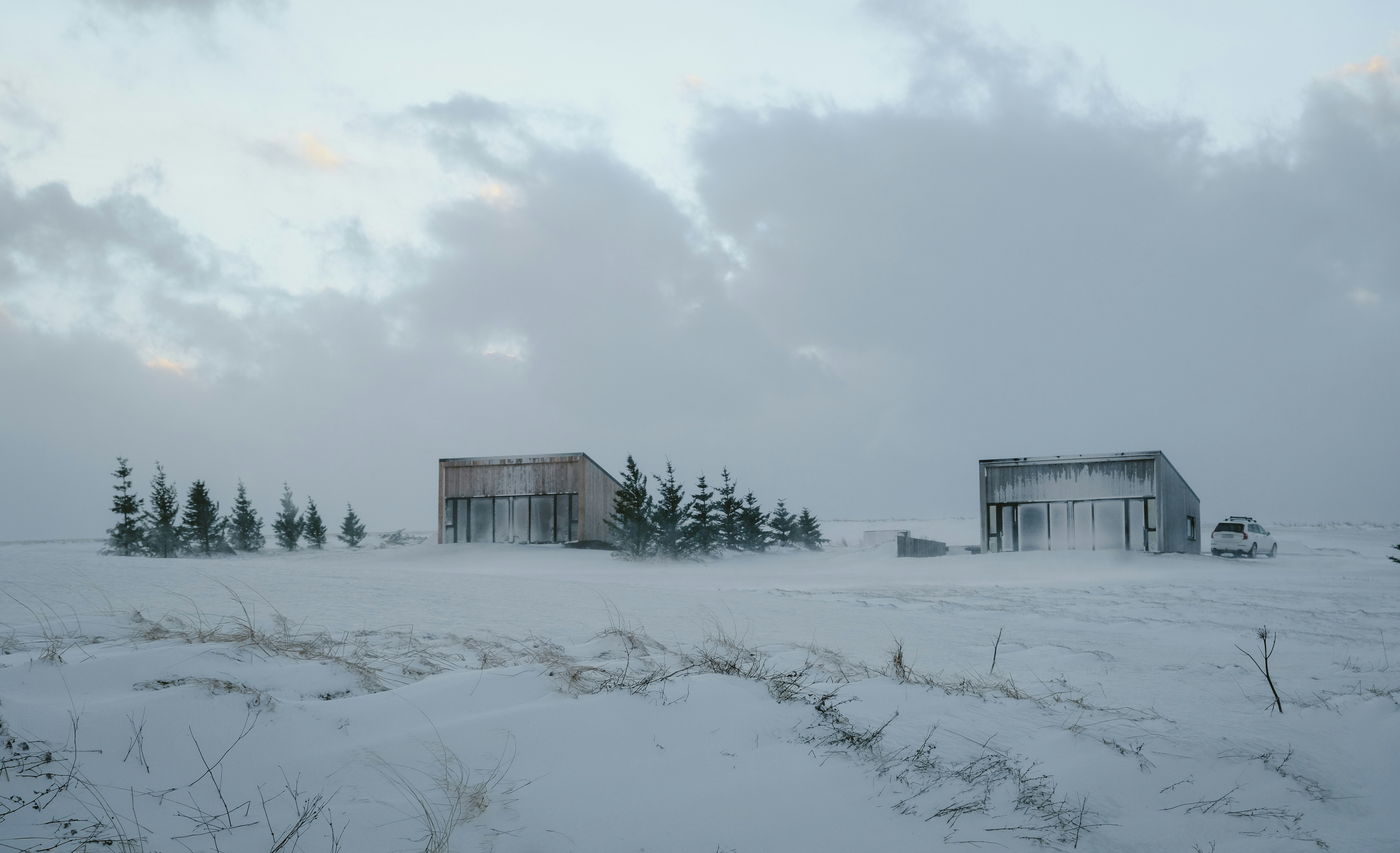 Whispers of Winter: Modern Retreats in a Snowy Expanse